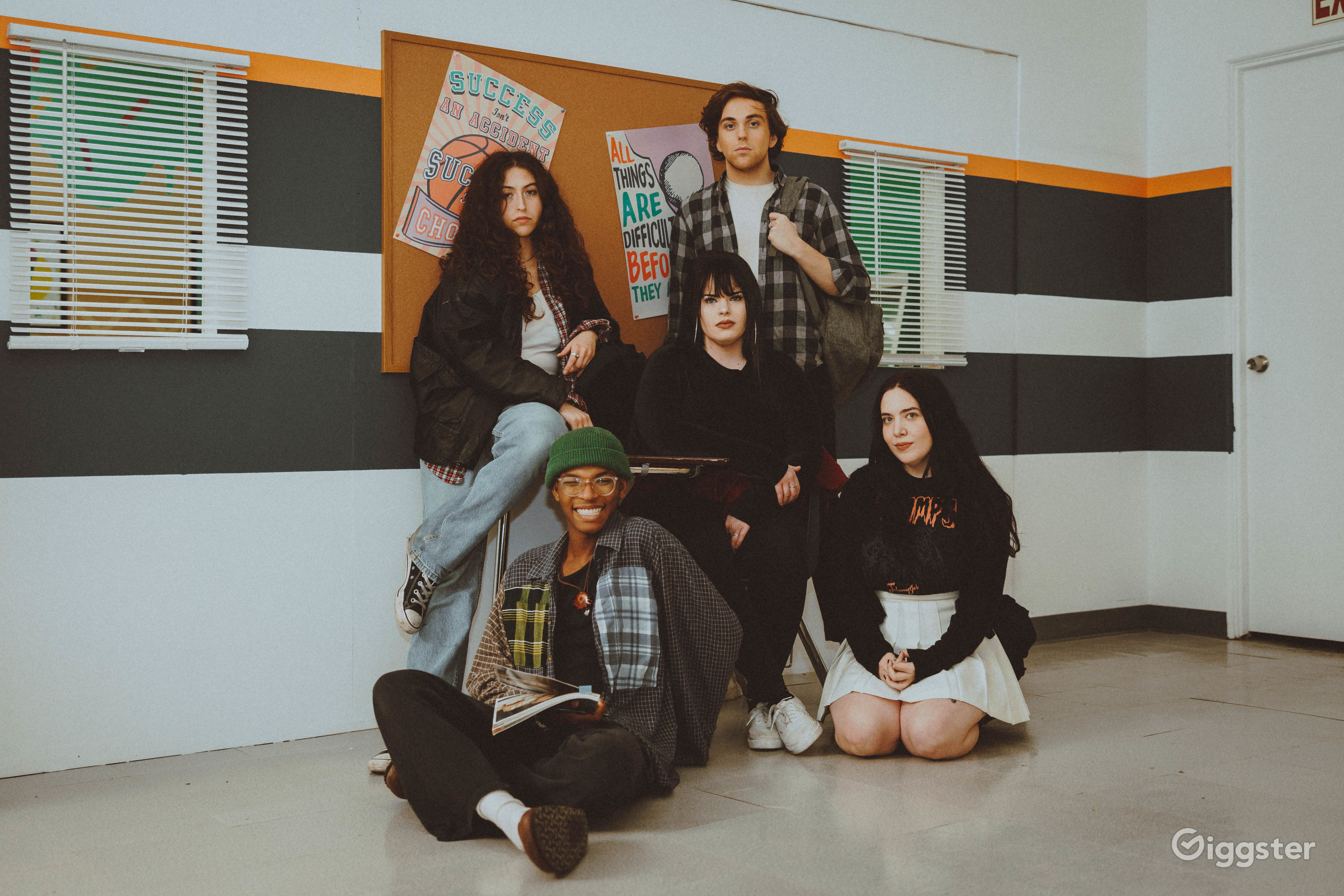 School, retro sets, vintage classroom / hallway | Rent this location on ...