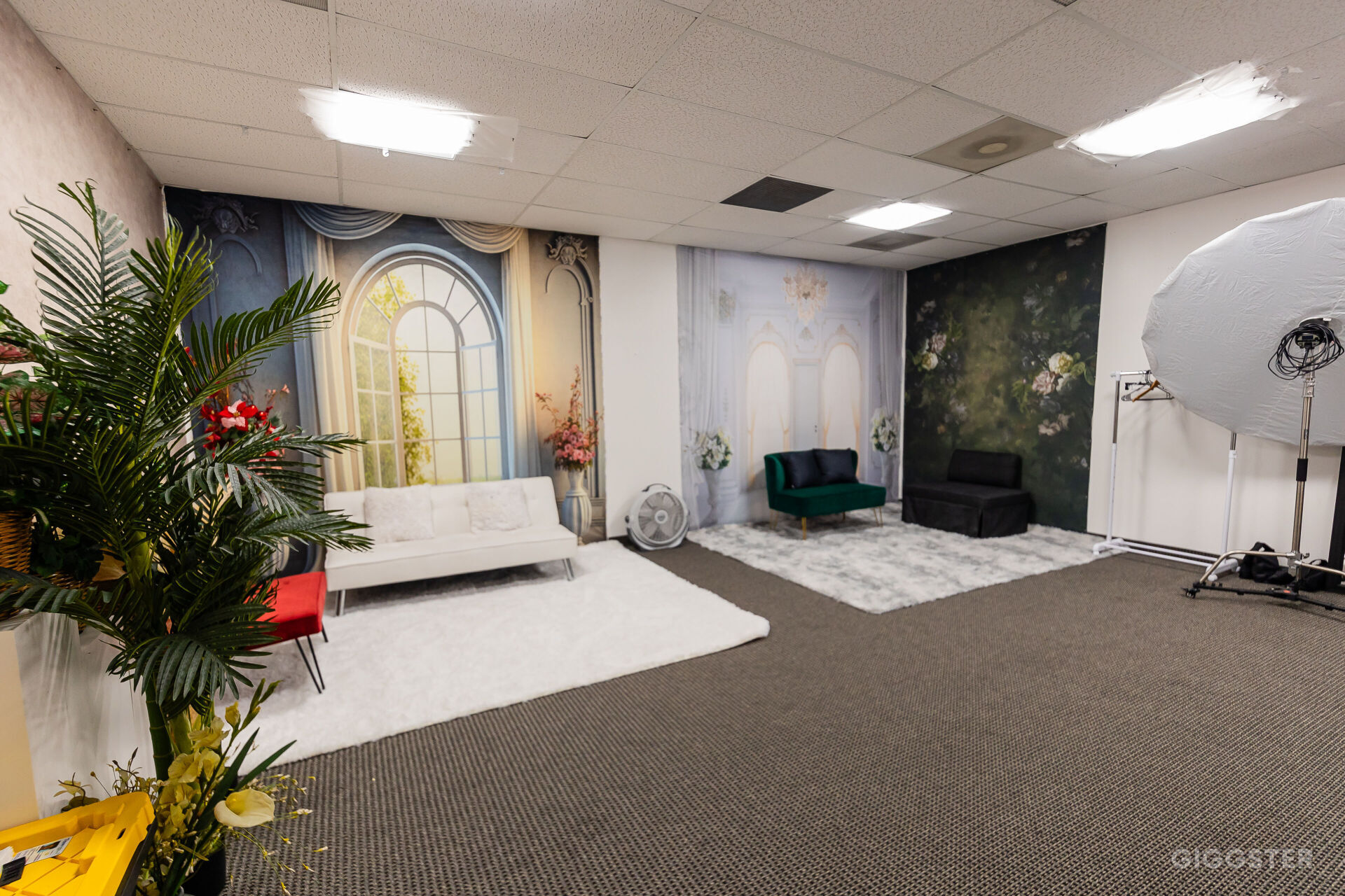Great backgrounds, props and lighting photo studio | Rent this location ...