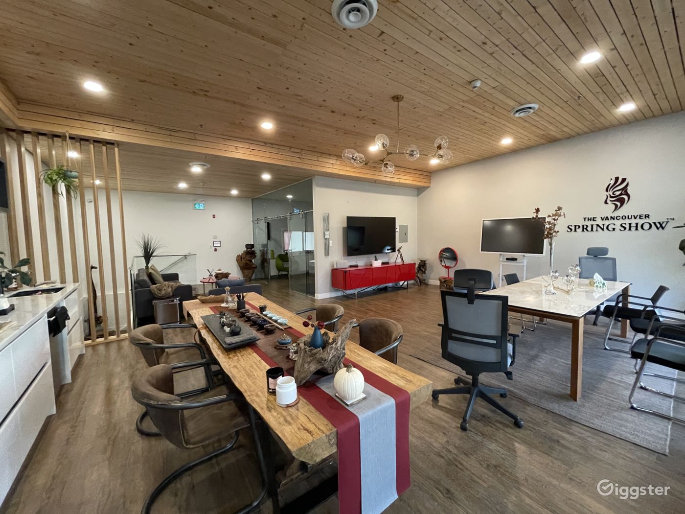 Bright Multifunction Office Meeting Space | Rent this location on Giggster