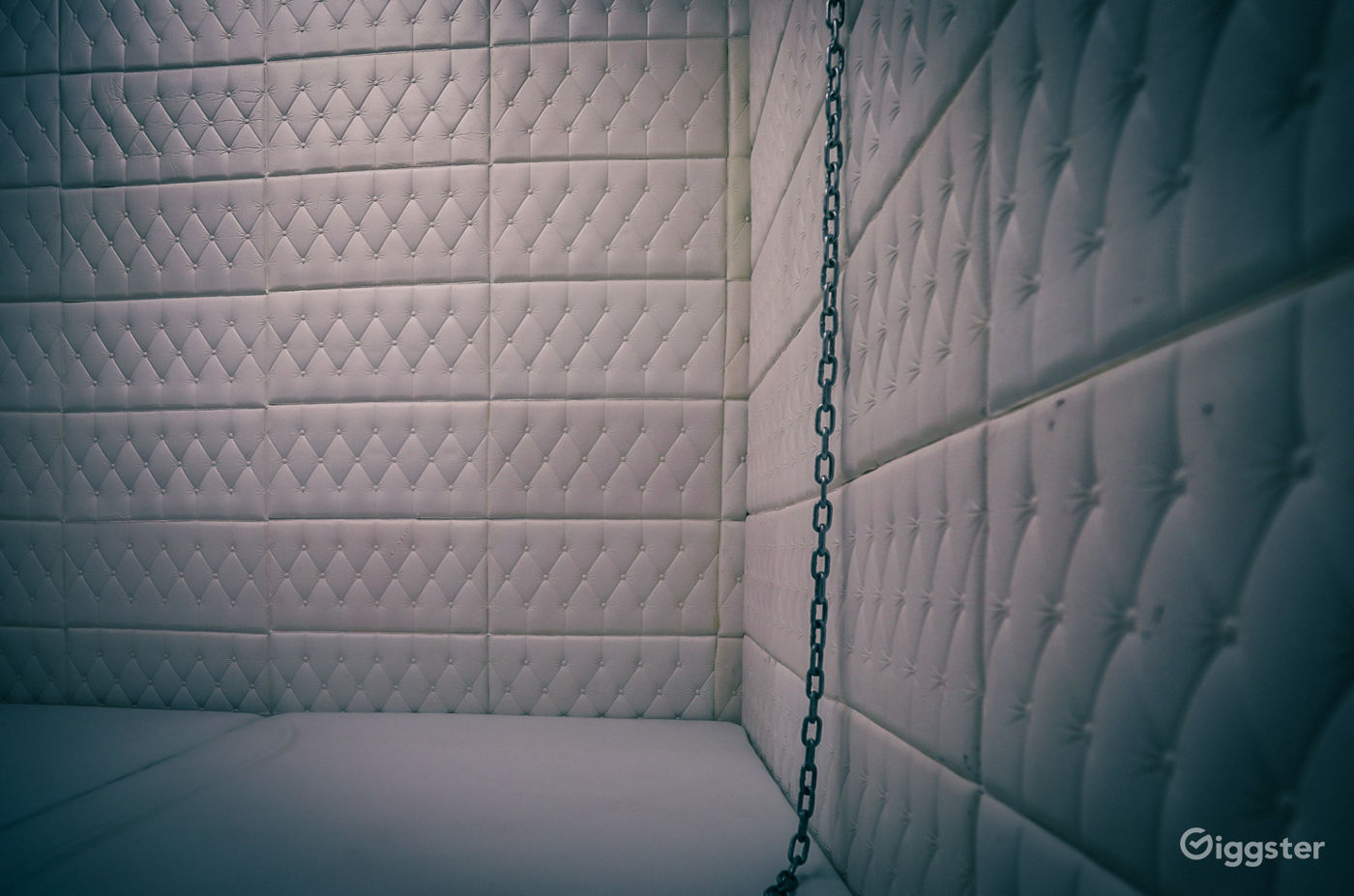 PADDED WHITE ROOM | ASYLUM | VIDEO PRODUCTION SET | Rent this location ...