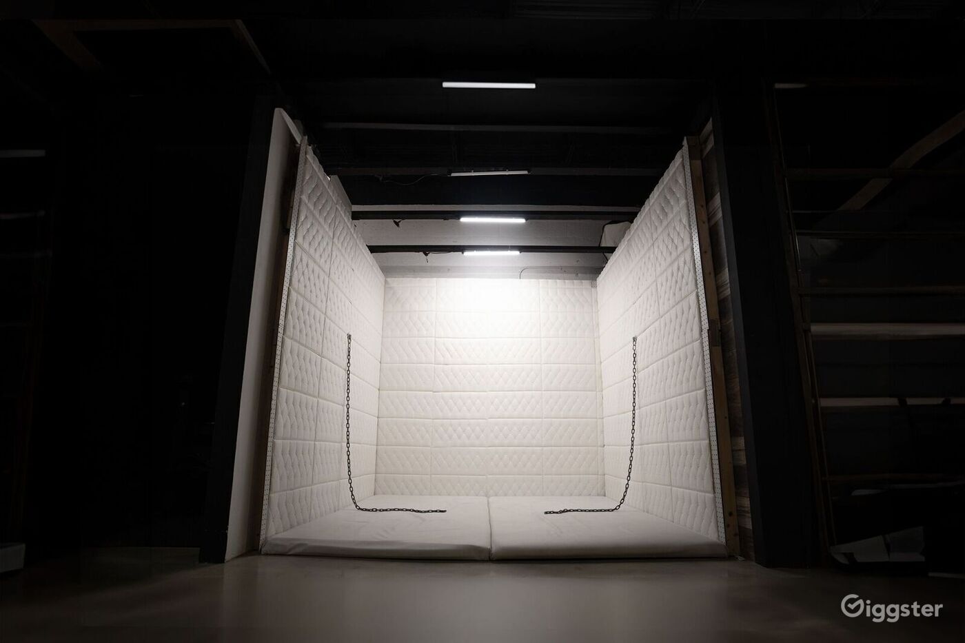 PADDED WHITE ROOM | ASYLUM | VIDEO PRODUCTION SET | Rent this location ...