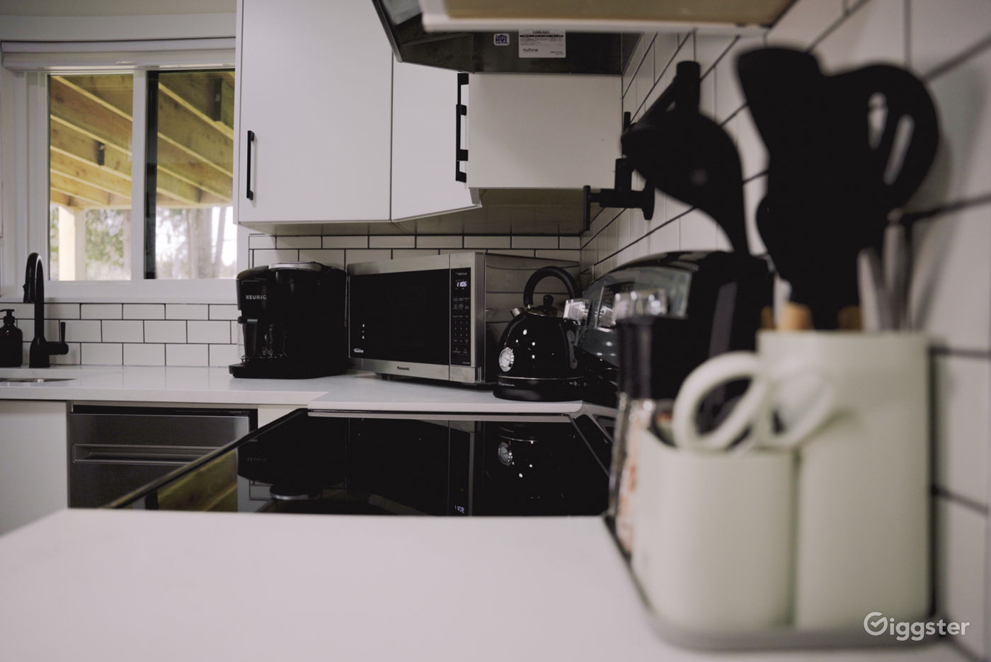 Spacious Mid-Century Magic Hideout | Rent this location on Giggster