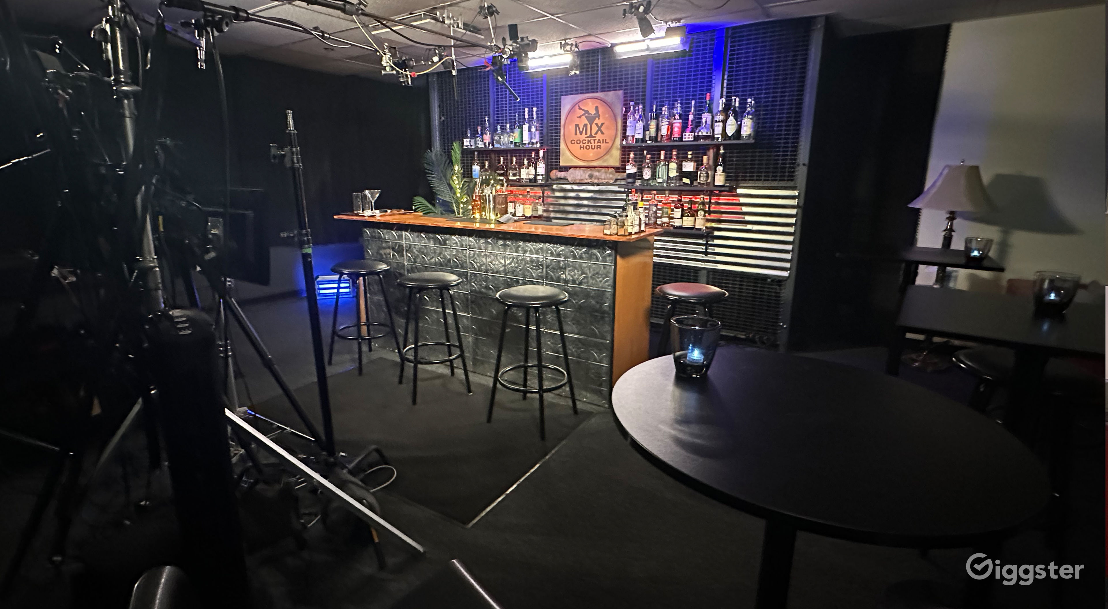 Fully Functional Speaky Easy Bar | Rent this location on Giggster