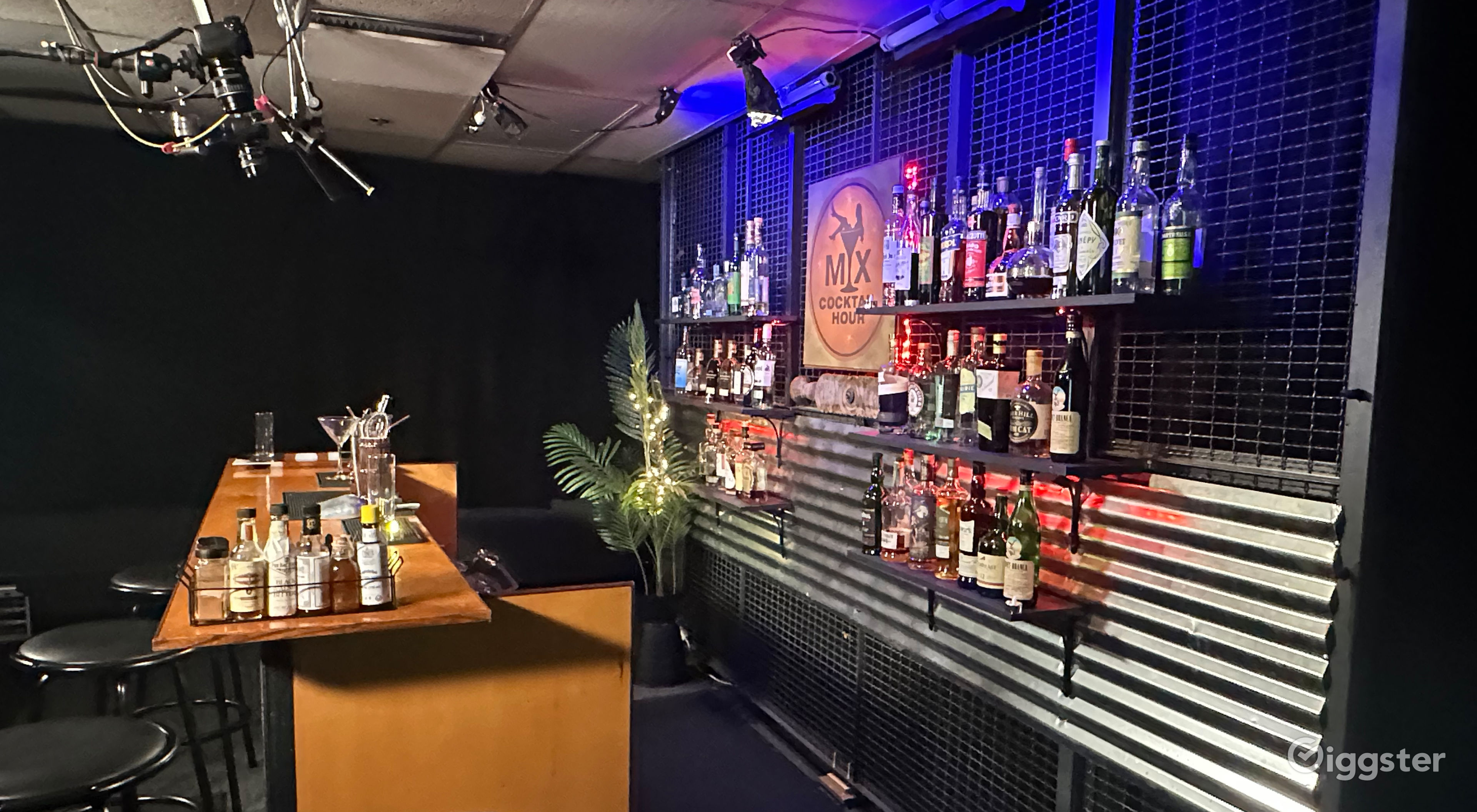 Fully Functional Speaky Easy Bar | Rent this location on Giggster