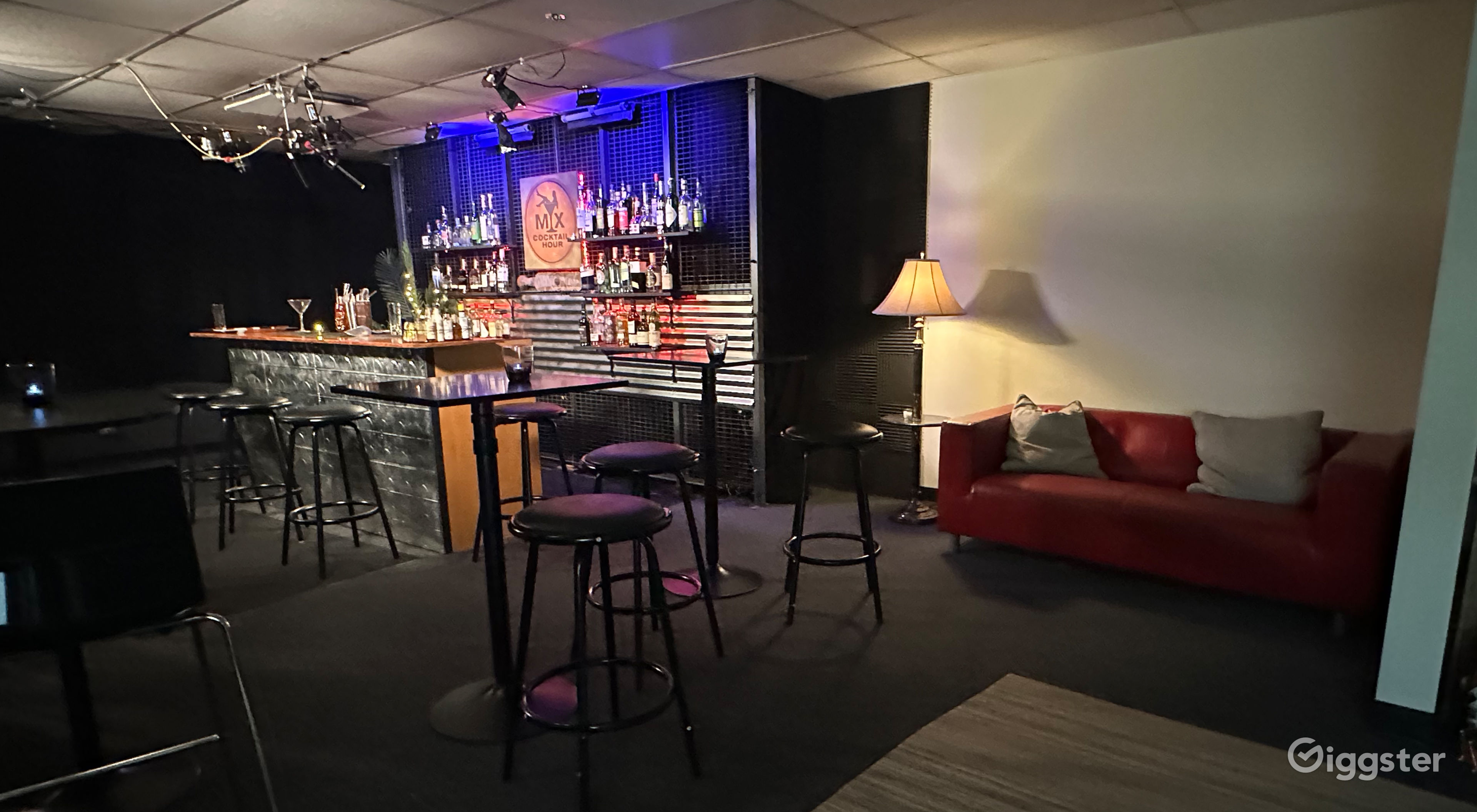 Fully Functional Speaky Easy Bar | Rent this location on Giggster