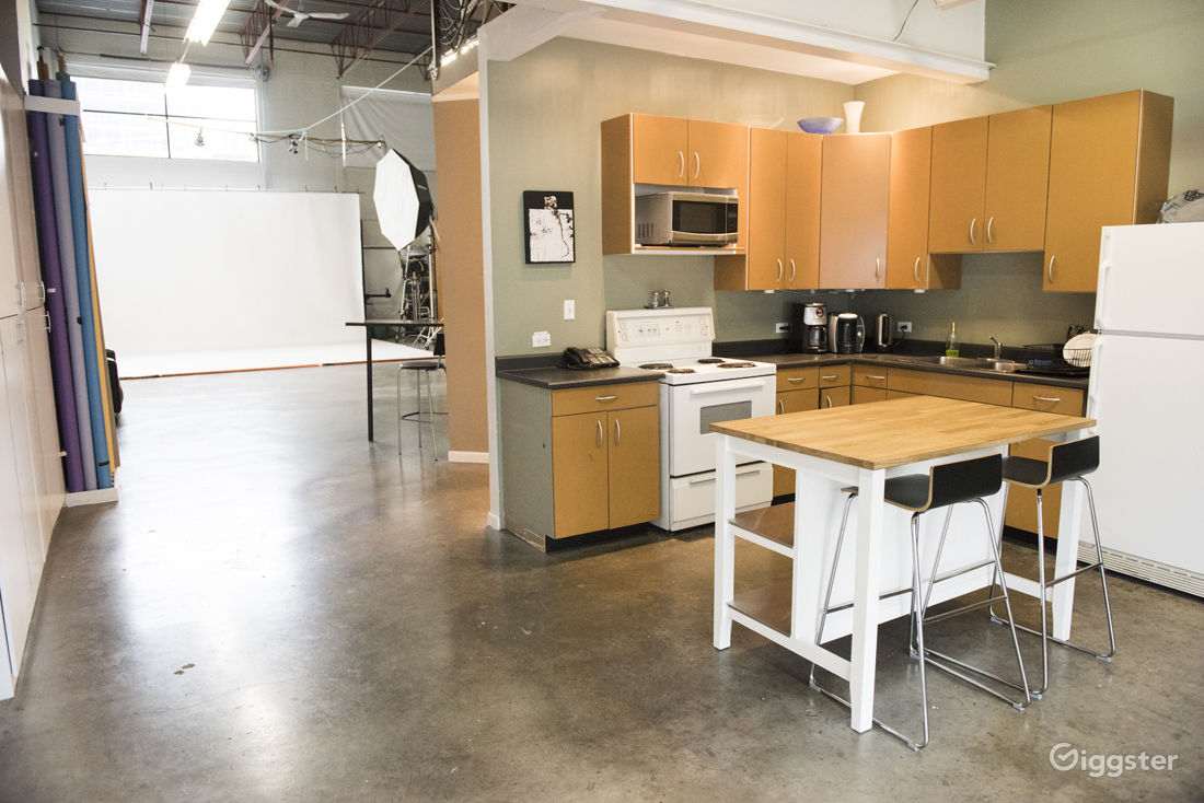 Spacious Open Concept Photography Studio | Rent this location on Giggster