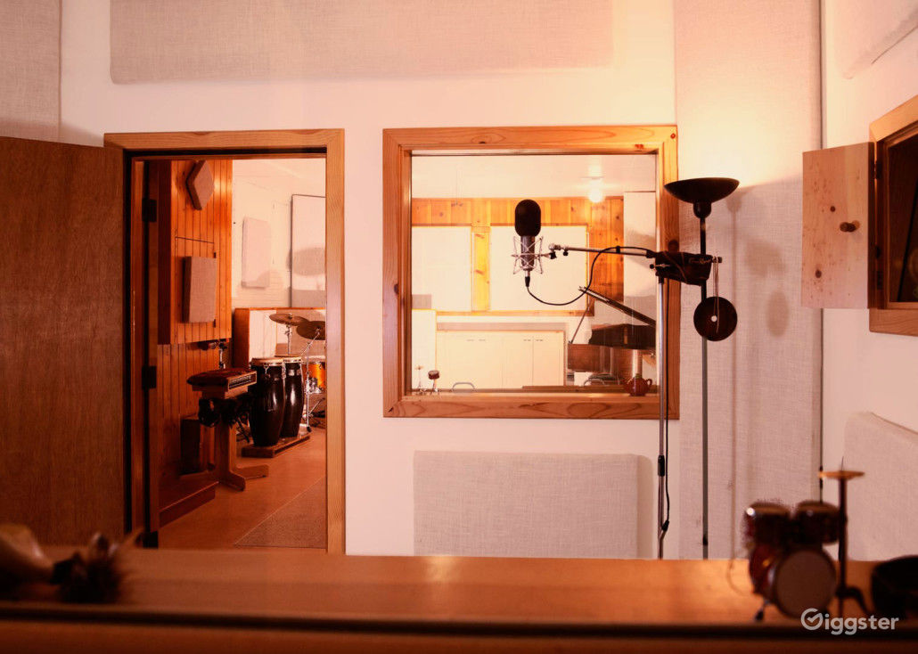 Amazing Recording Studio in Ashland | Rent this location on Giggster