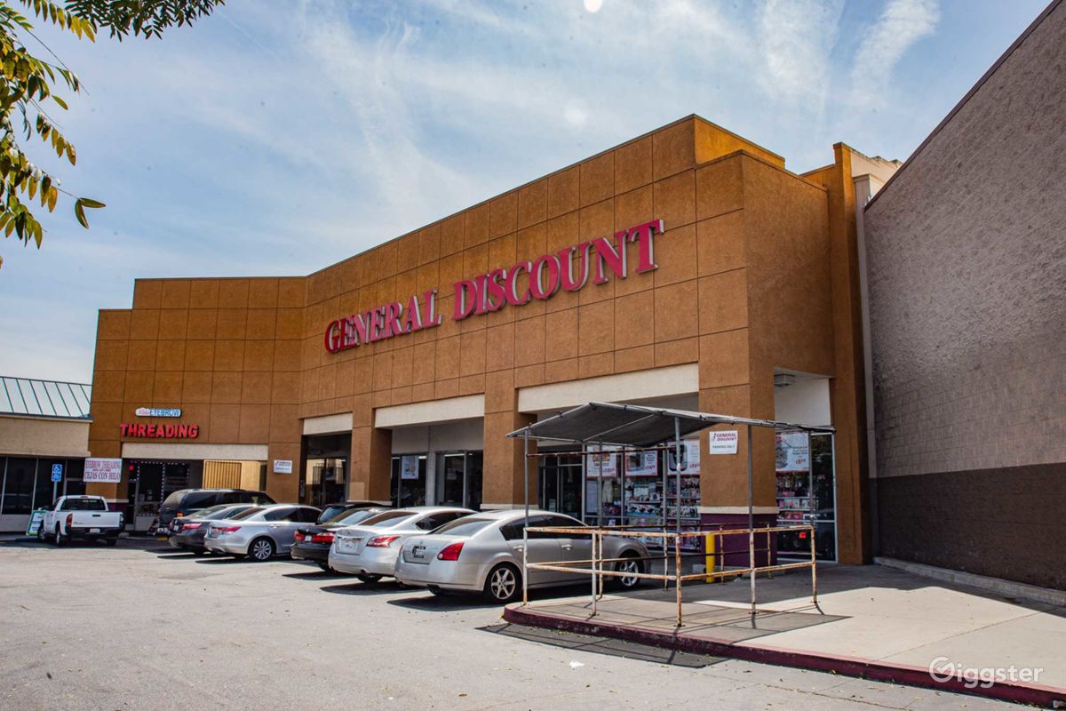 Large Discount Store in Compton | Rent this location on Giggster