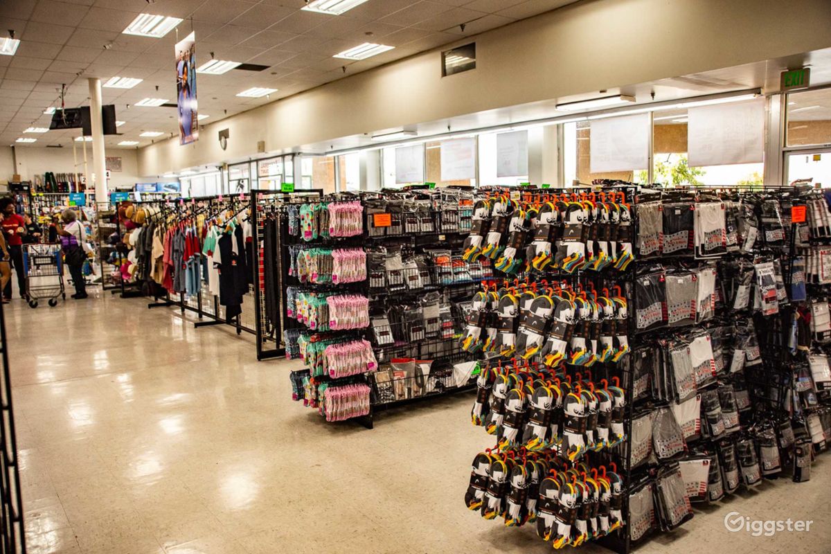 Large Discount Store in Compton | Rent this location on Giggster