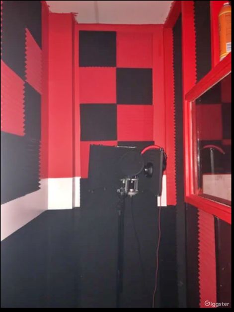 Stunning Red Room | Rent this location on Giggster