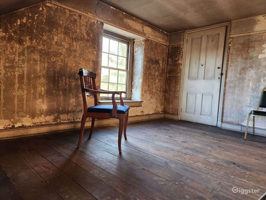 SHAPIRA RETRO HOUSE - Unique/Rundown/Wallpaper per | Rent this location ...