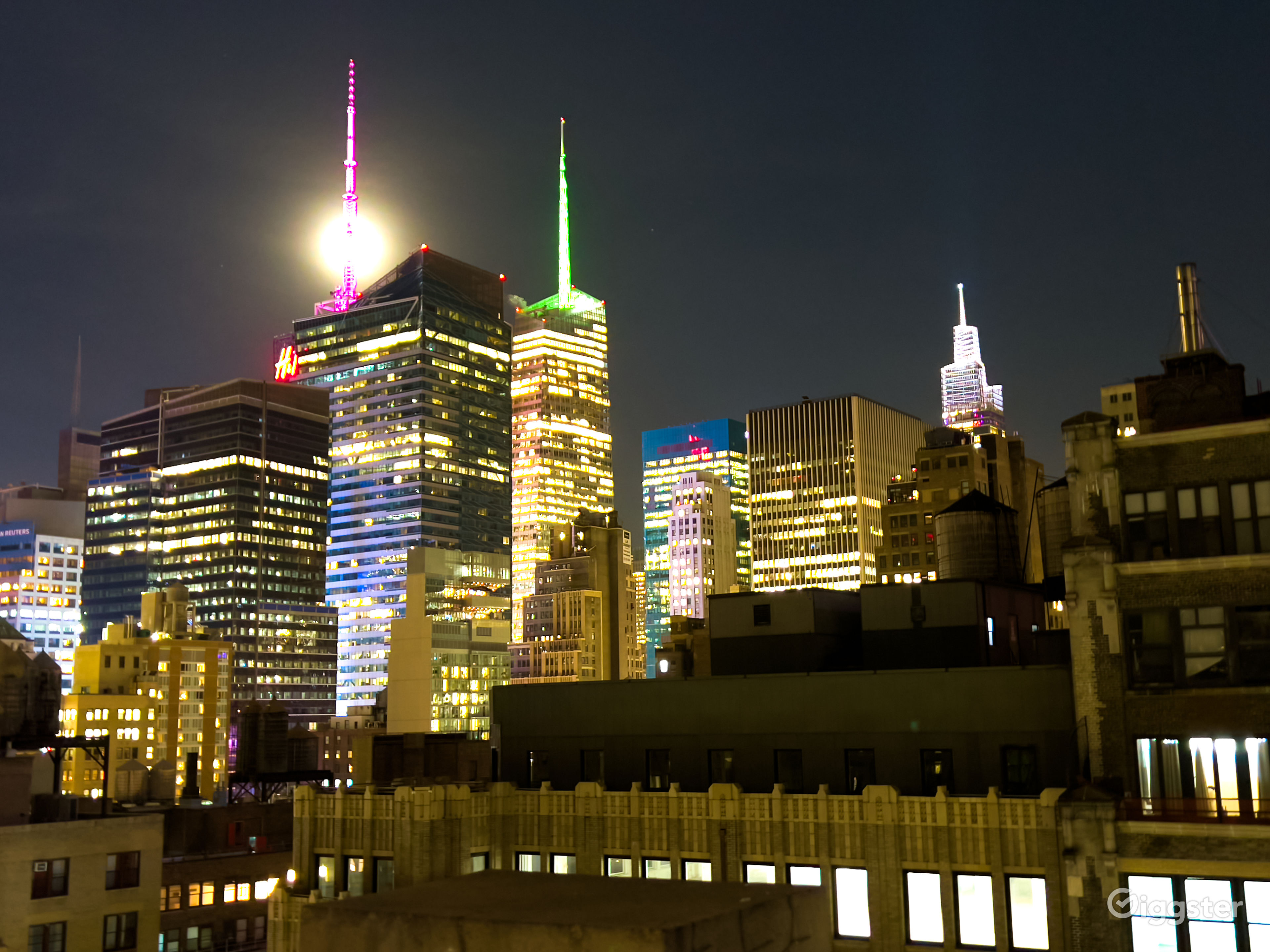 23A Empire State Views Photo Studio NYC | Rent this location on Giggster
