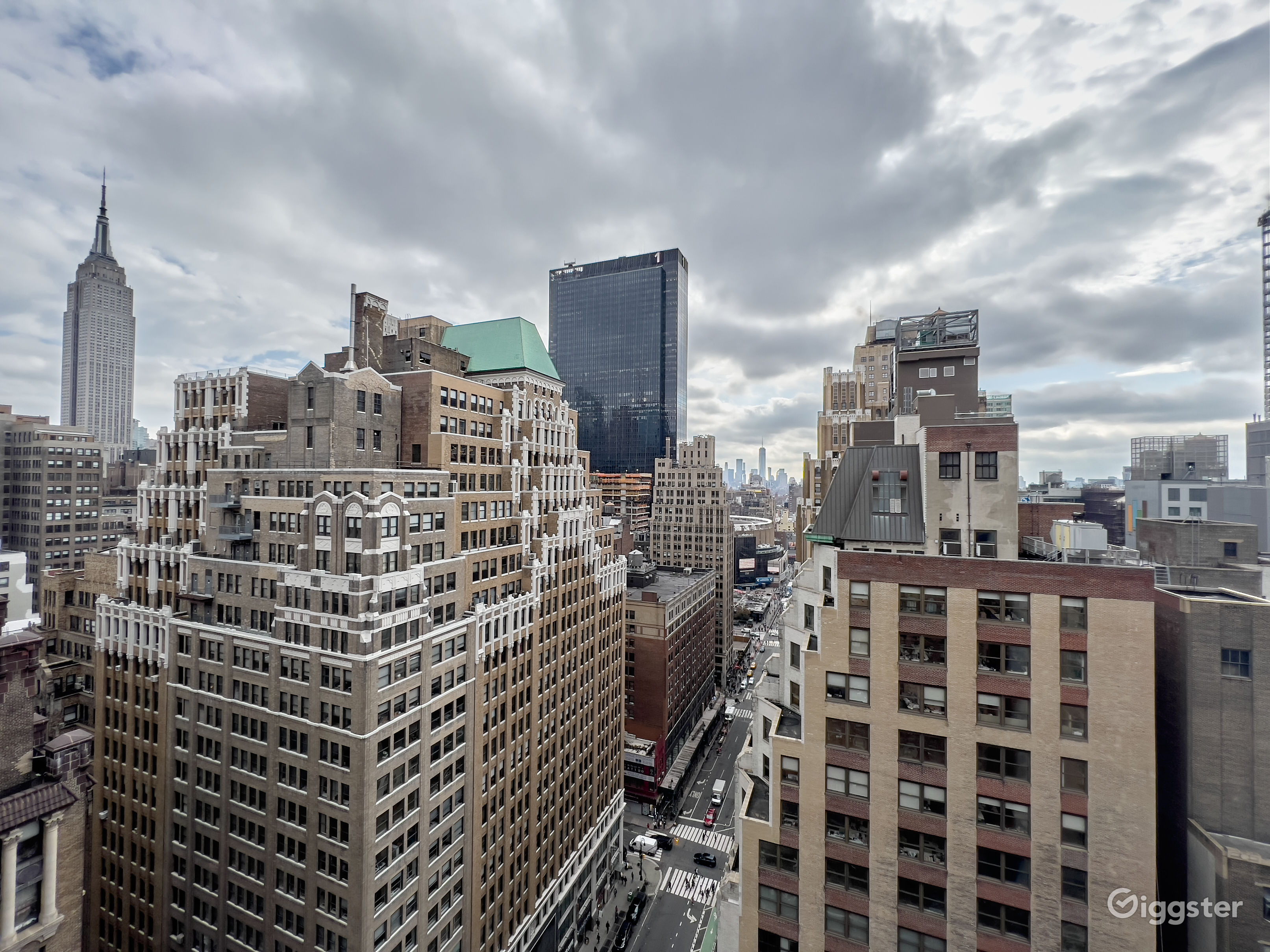 23A Empire State Views Photo Studio NYC | Rent this location on Giggster
