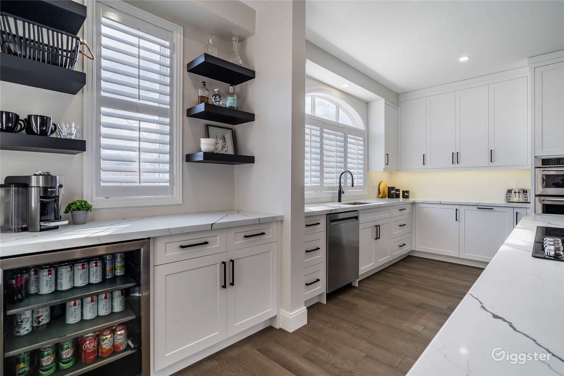 Modern Bungaloft with high ceiling, open concept | Rent this location ...