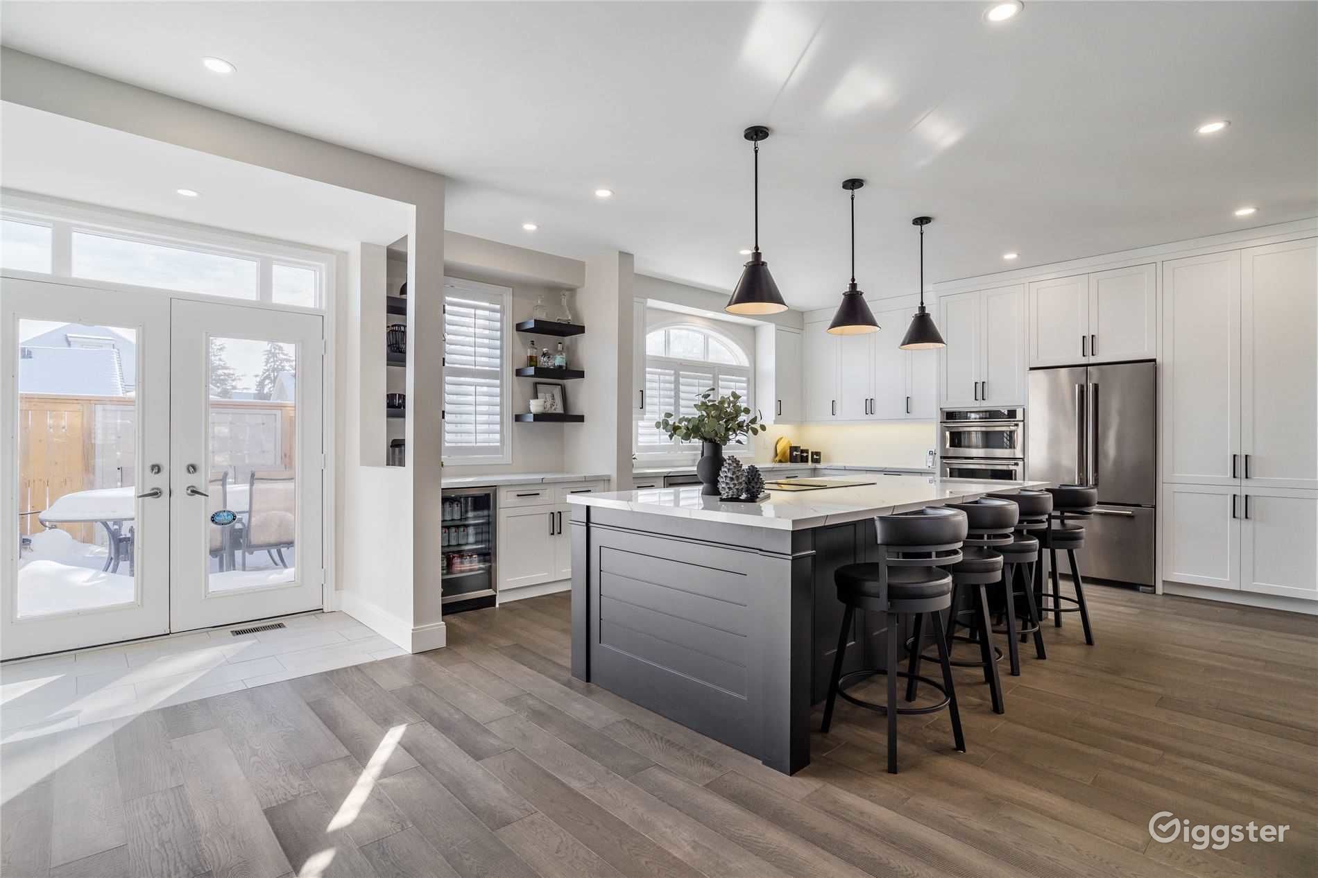 Modern Bungaloft with high ceiling, open concept | Rent this location ...