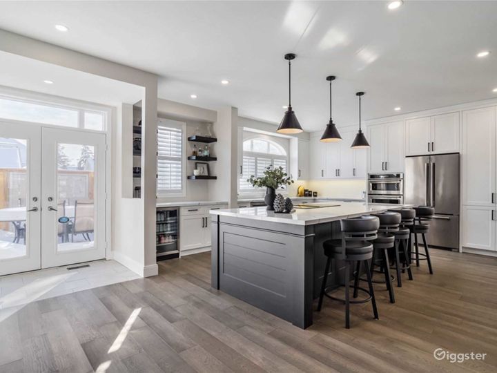 Modern Bungaloft with high ceiling, open concept | Rent this location ...