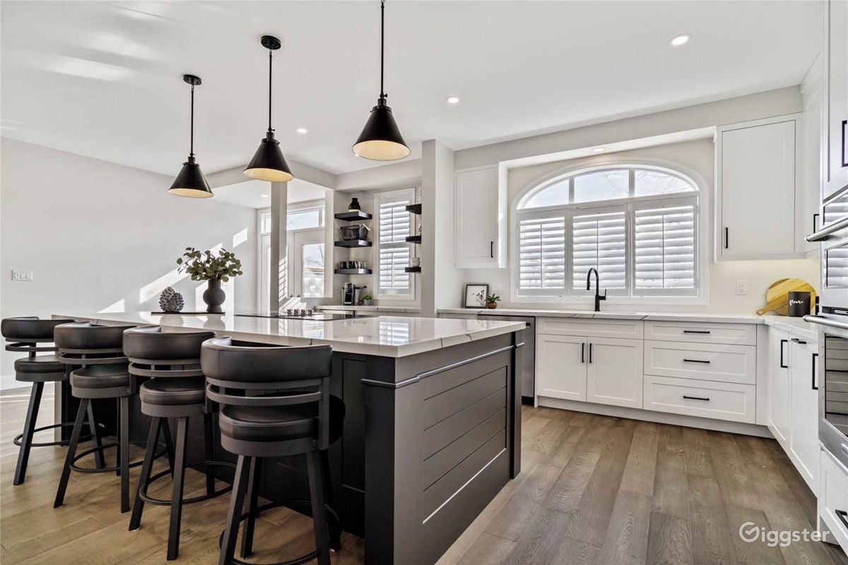 Modern Bungaloft with high ceiling, open concept | Rent this location ...