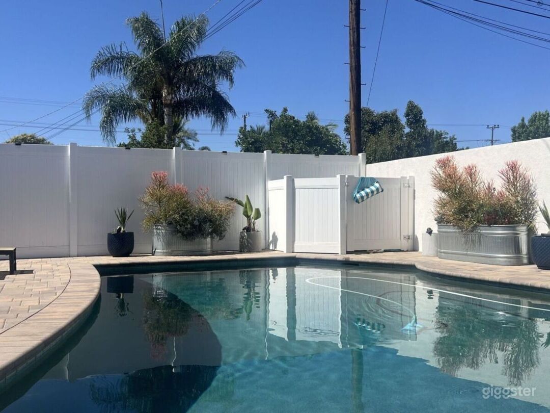 Reseda Escape Pool with Guest House | Rent this location on Giggster