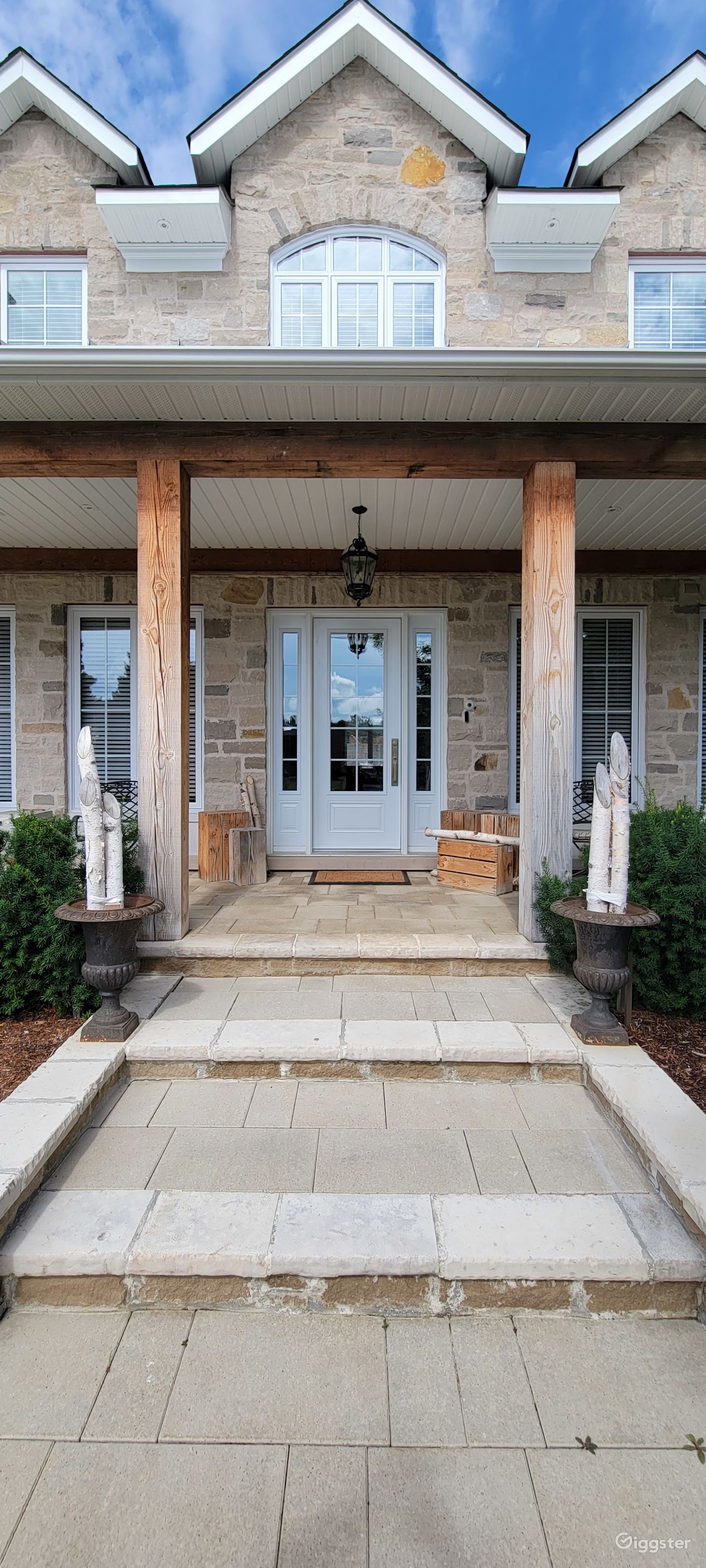 Open concept Rustic Sheik home | Rent this location on Giggster