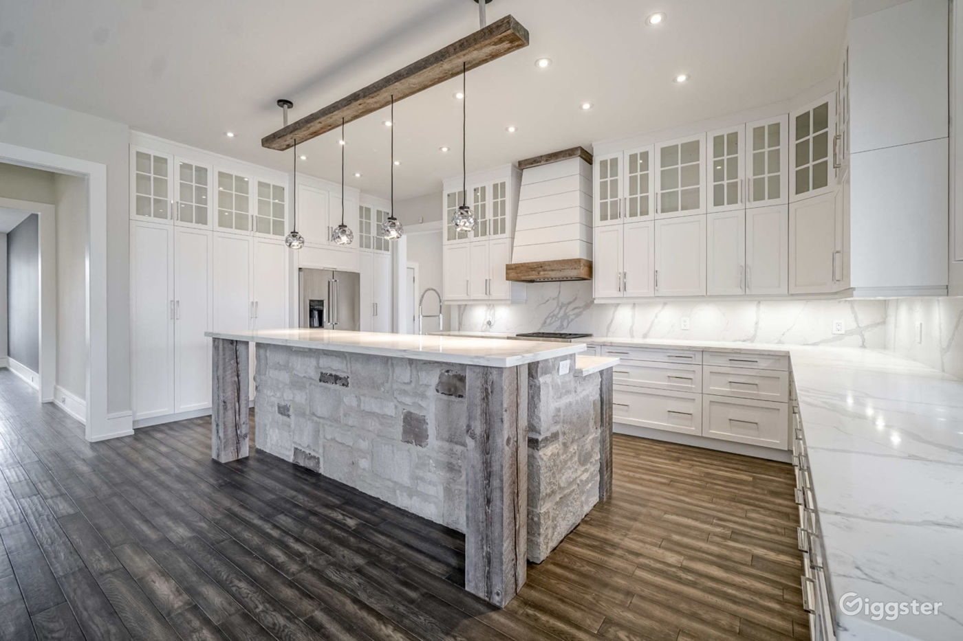 Open concept Rustic Sheik home | Rent this location on Giggster