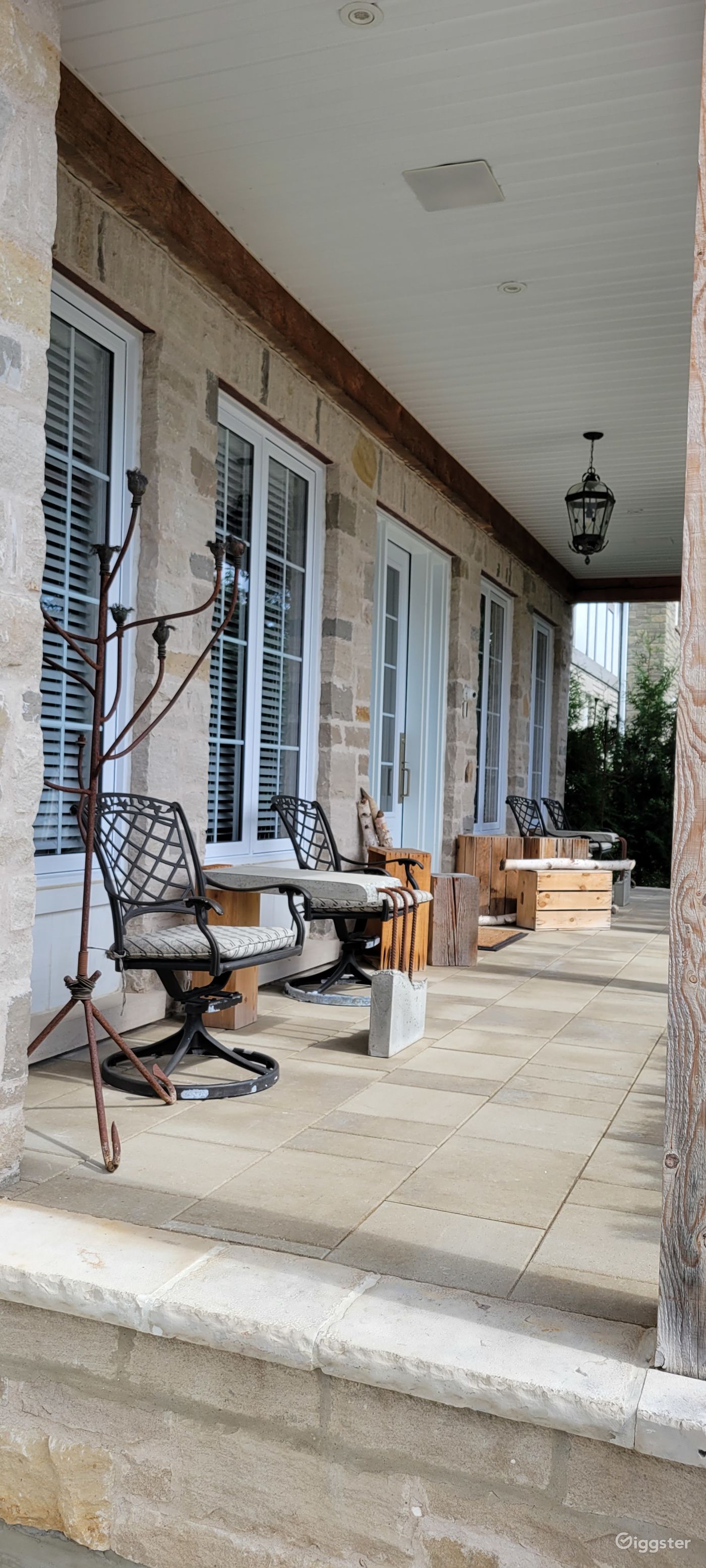 Open concept Rustic Sheik home | Rent this location on Giggster