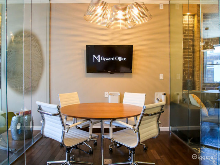 Large Bright High Ceiling Office Space | Rent this location on Giggster