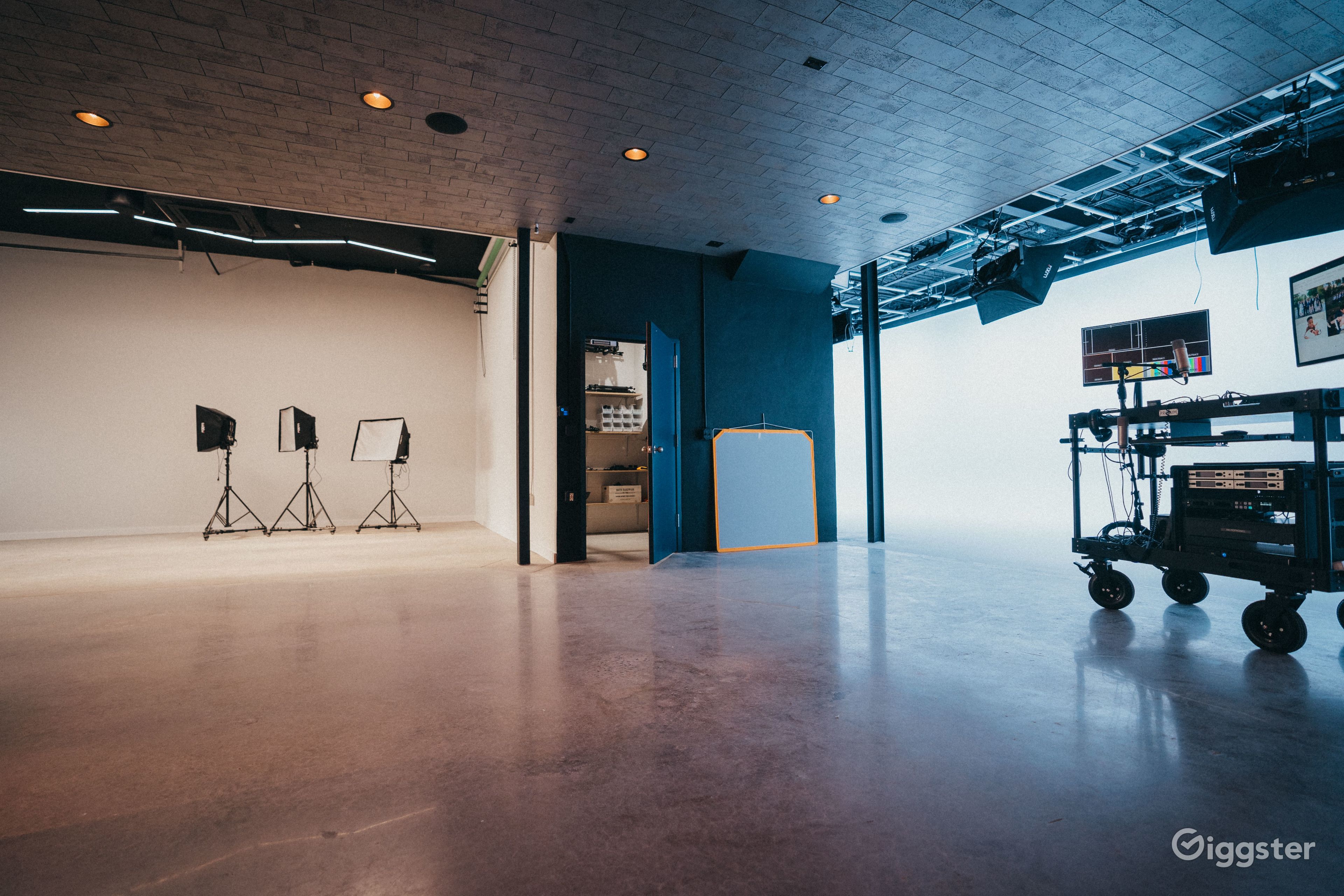 Luxurious, ground-level Soundstage + Photo Studio | Rent this location ...