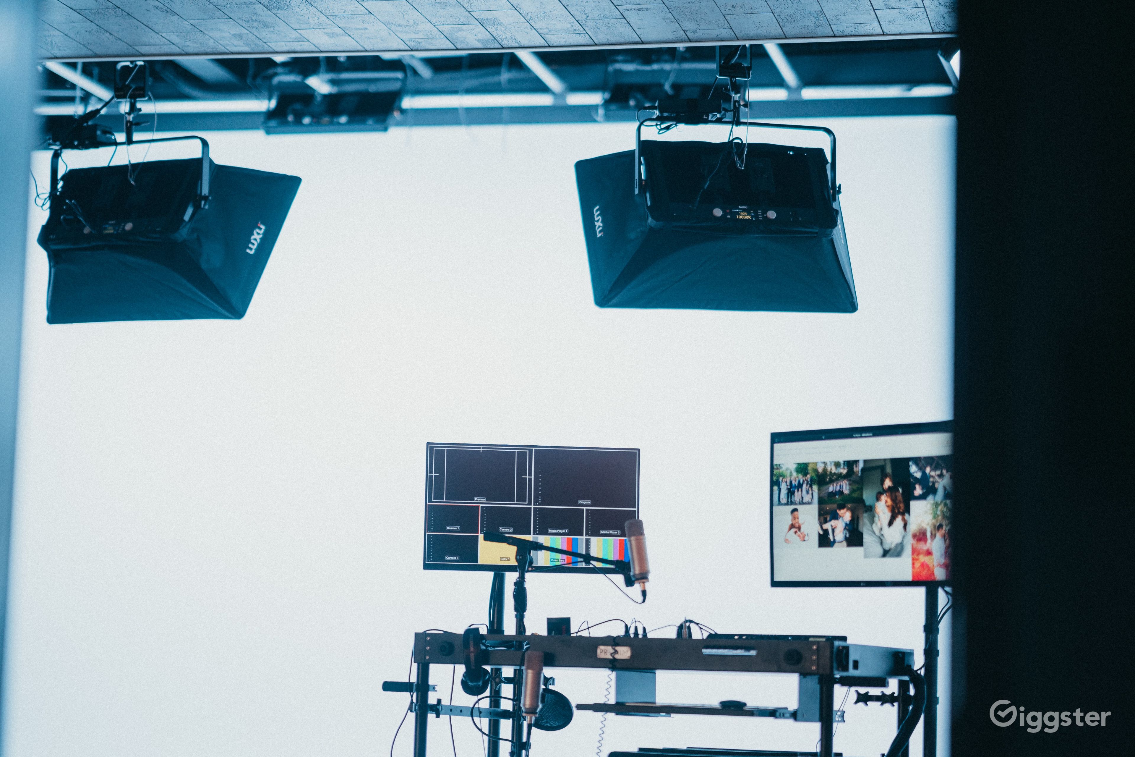 Luxurious, ground-level Soundstage + Photo Studio | Rent this location ...