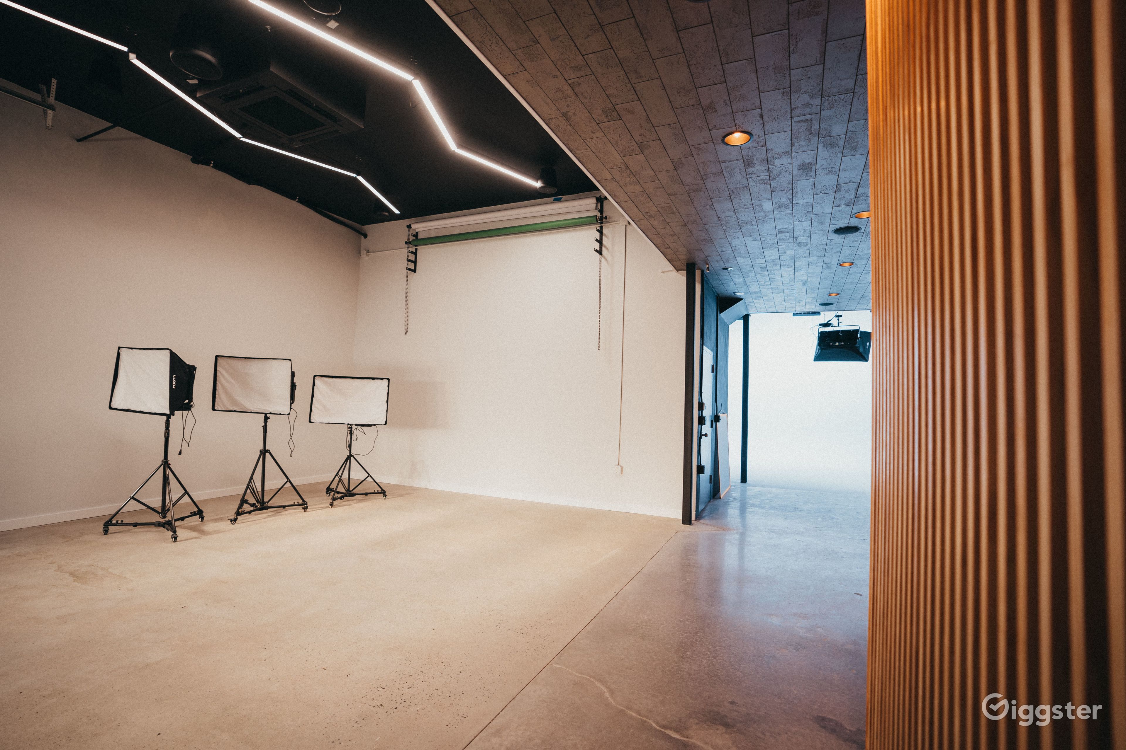 Luxurious, ground-level Soundstage + Photo Studio | Rent this location ...