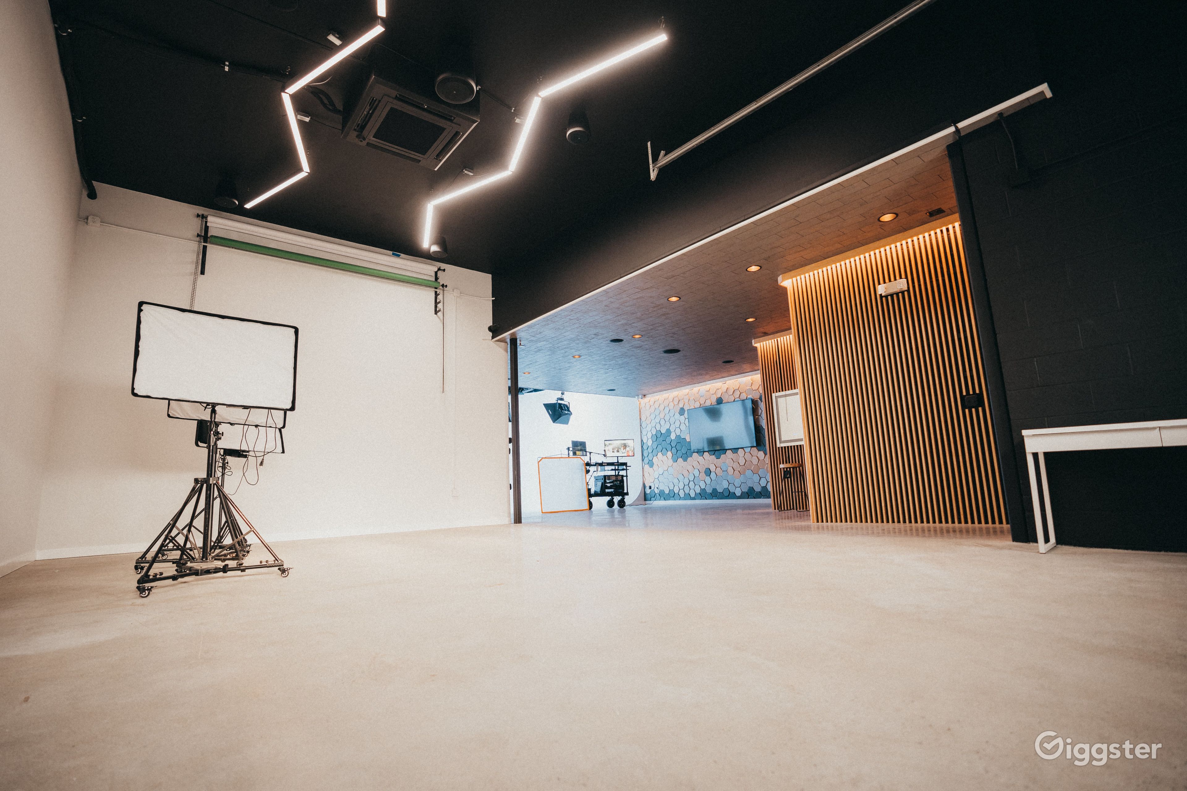 Luxurious, ground-level Soundstage + Photo Studio | Rent this location ...