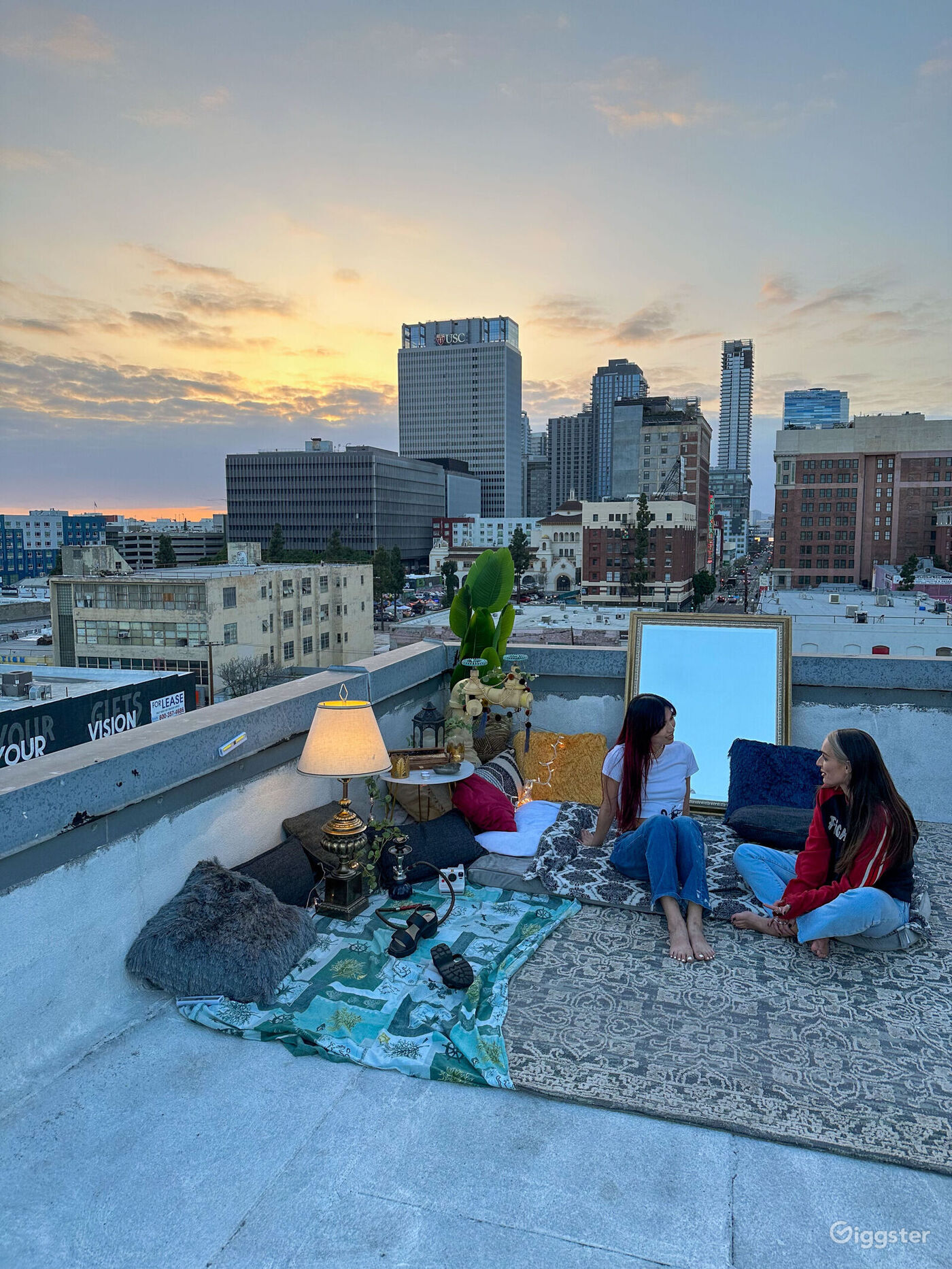 Downtown urban viewpoint (Rooftop/studio space) | Rent this location on Giggster