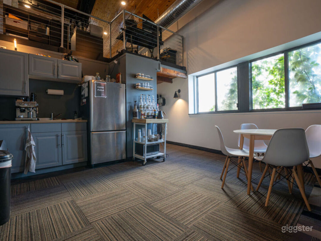 Downtown Studio with Natural light and Cyc wall | Rent this location on ...