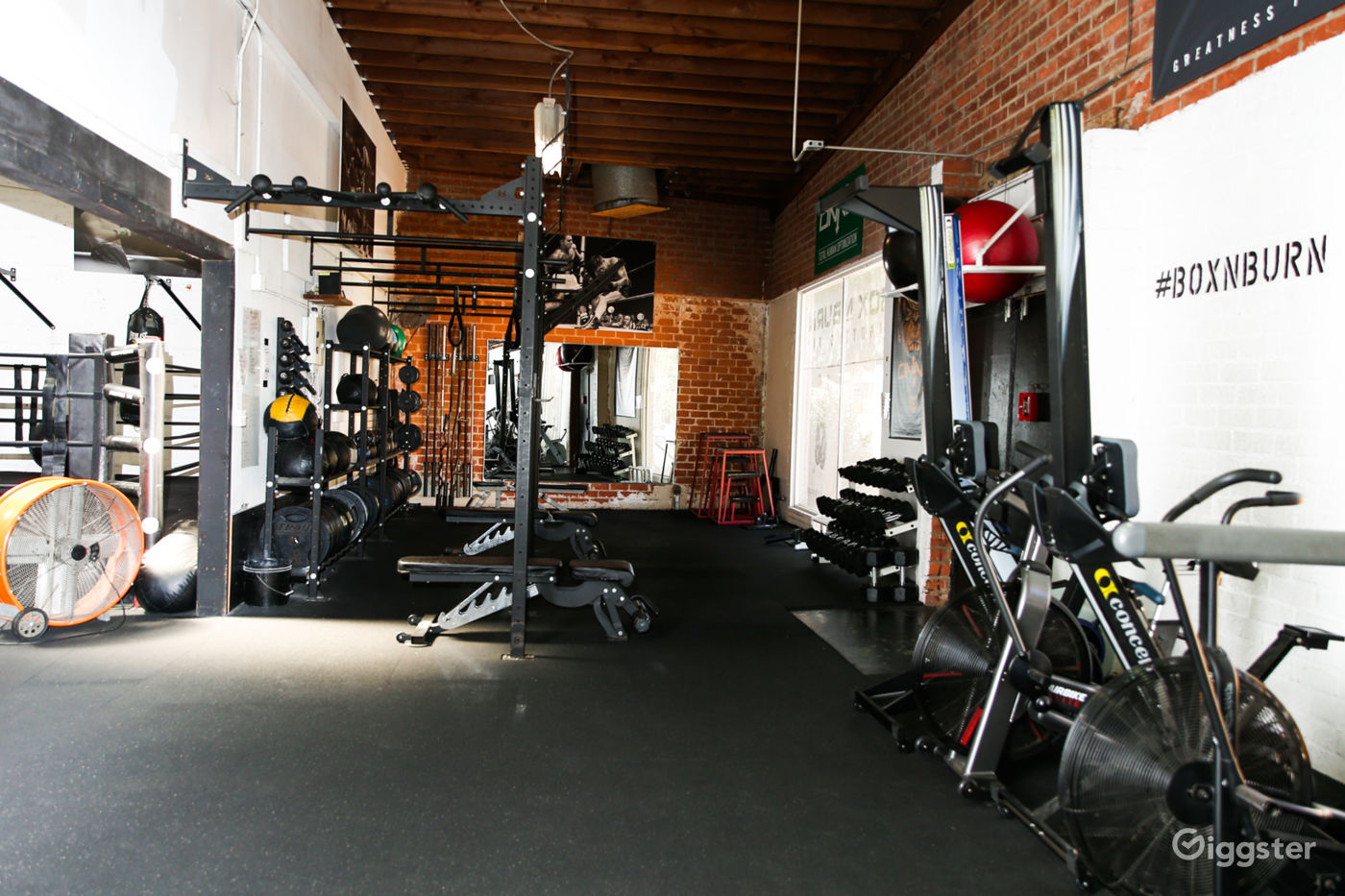 Clean & Bright Authentic Boxing Gym | Rent this location on Giggster