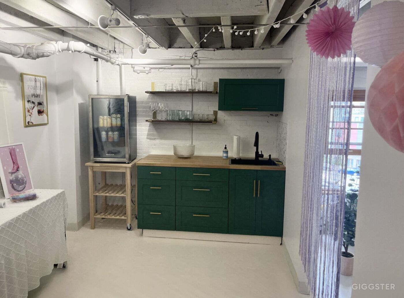 The City Retreat | Vibey & Cozy Space | Rent this location on Giggster