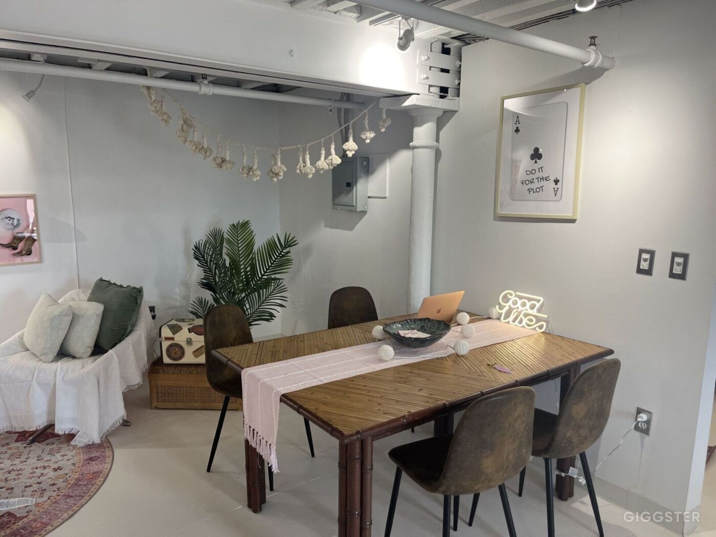 The City Retreat | Vibey & Cozy Space | Rent this location on Giggster