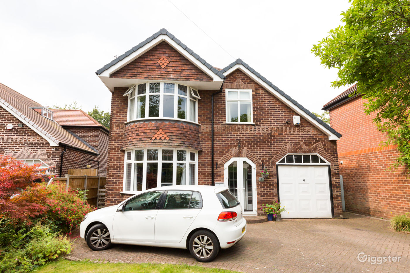 1930s Detached House with large garden | Rent this location on Giggster