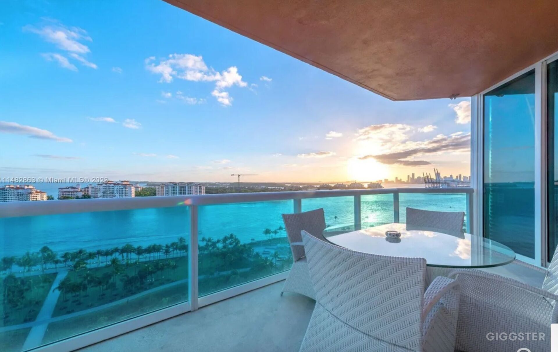 High Rise apartment with Ocean View | Rent this location on Giggster