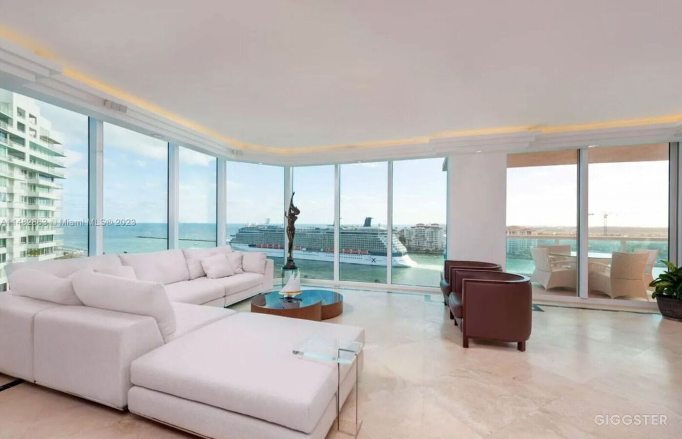 High Rise apartment with Ocean View | Rent this location on Giggster