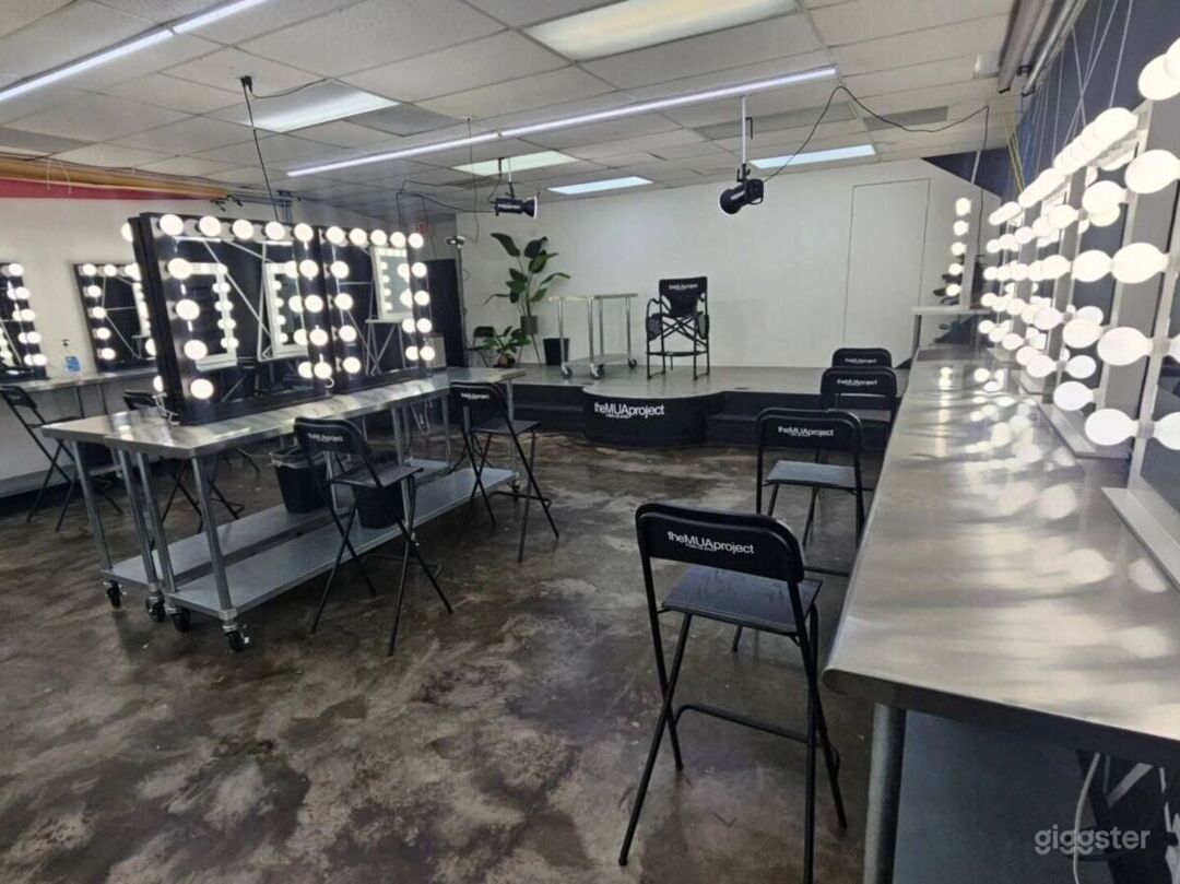 Open studio or classroom with Hollywood Vanities | Rent this location ...
