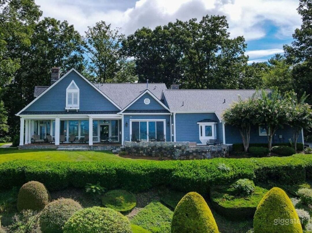 Comfortable French Broad Home | Rent this location on Giggster