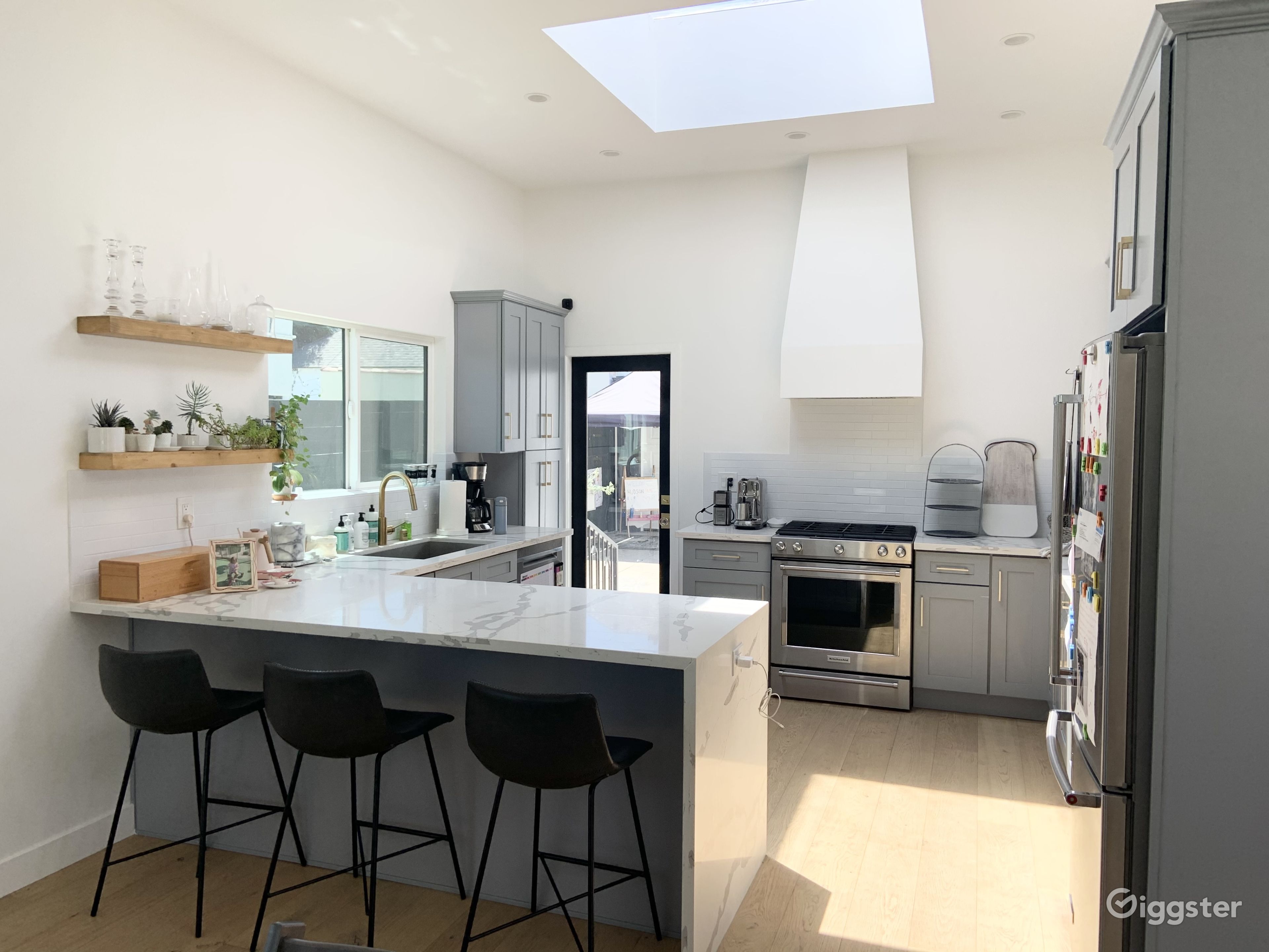 Modern Los Angeles Farmhouse - Production Location | Rent this location ...