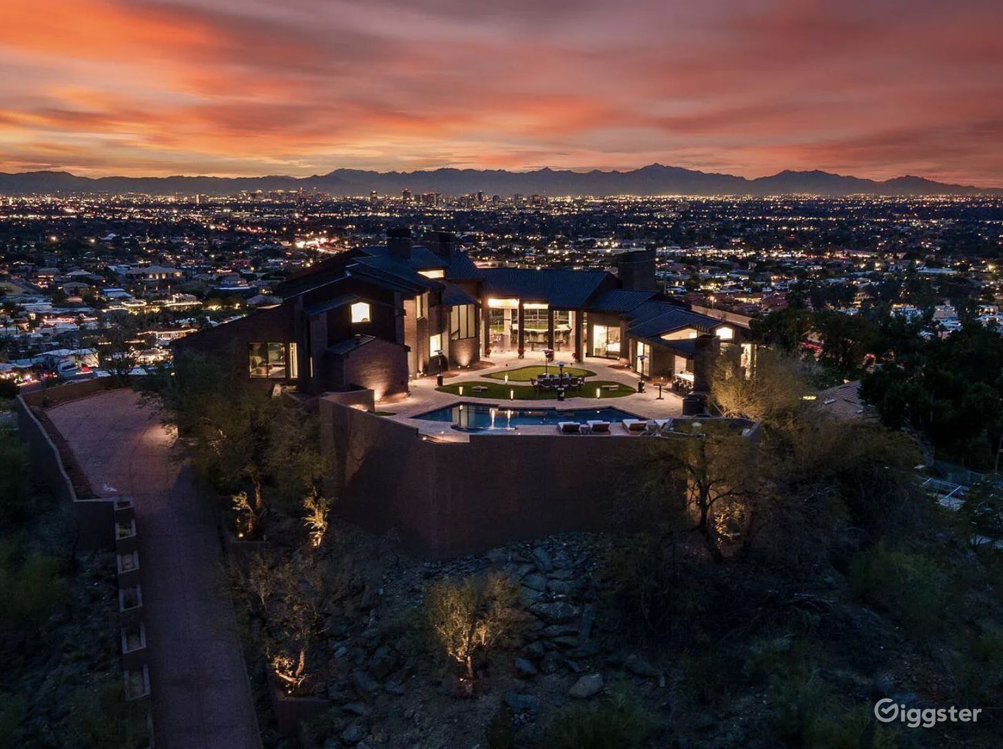 Stunning View in Paradise Valley | Rent this location on Giggster