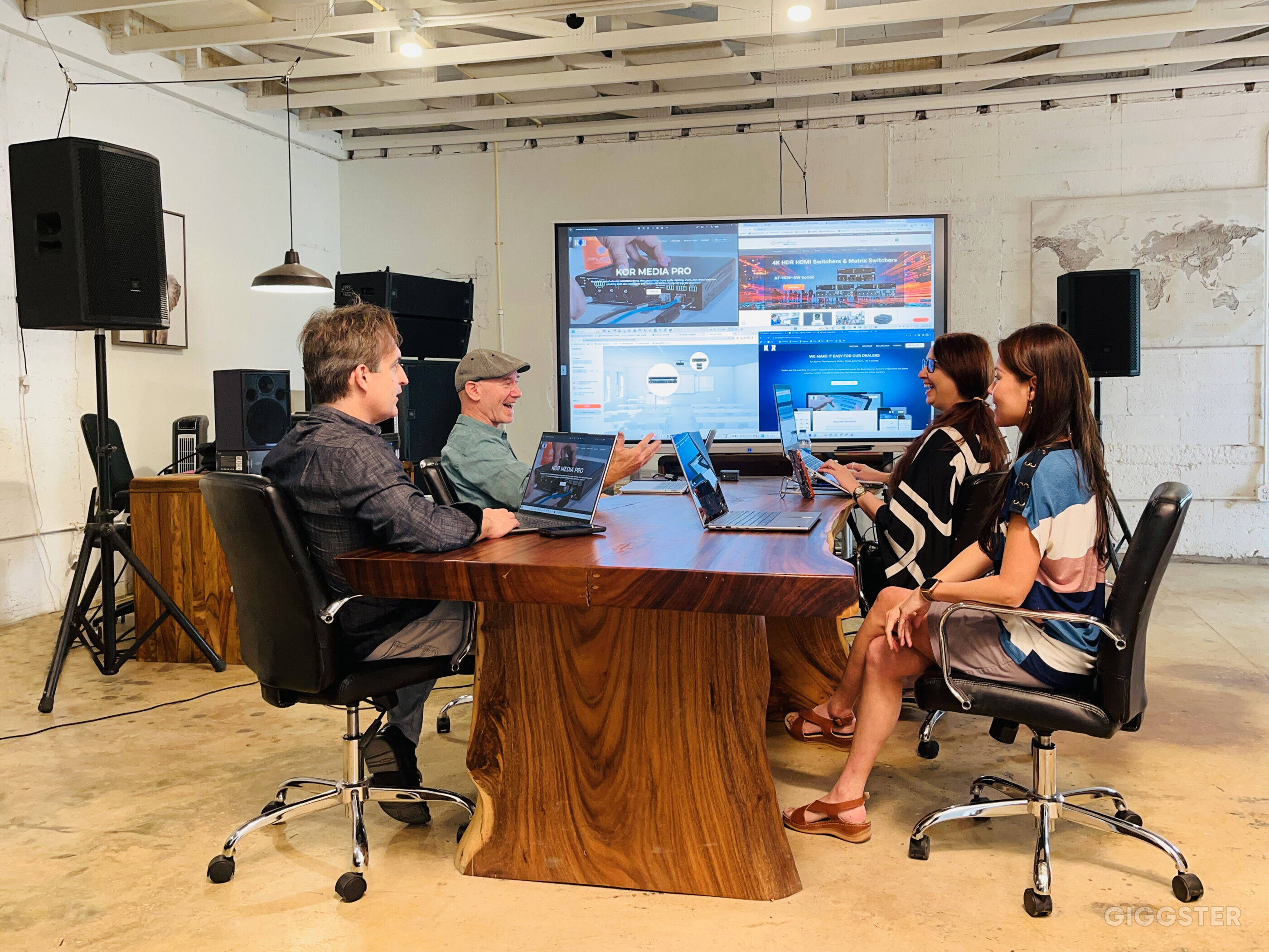 Flex Creative Space Blackout | Rent this location on Giggster