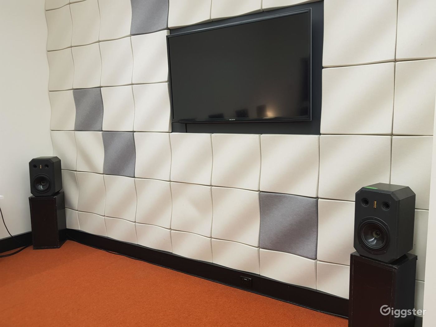 Edit Suite | Rent this location on Giggster