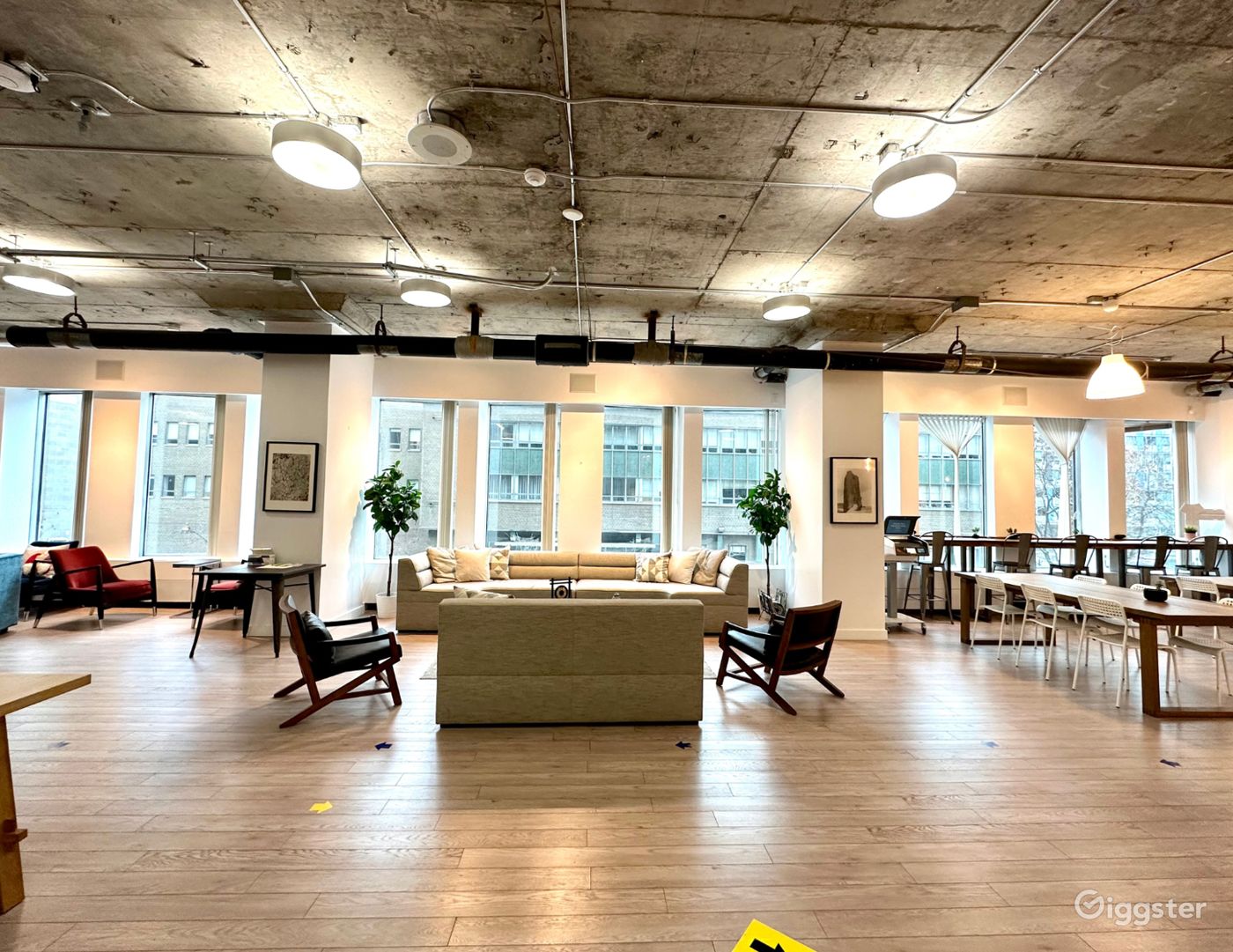 Versatile event space /lounge area in Toronto | Rent this location on ...