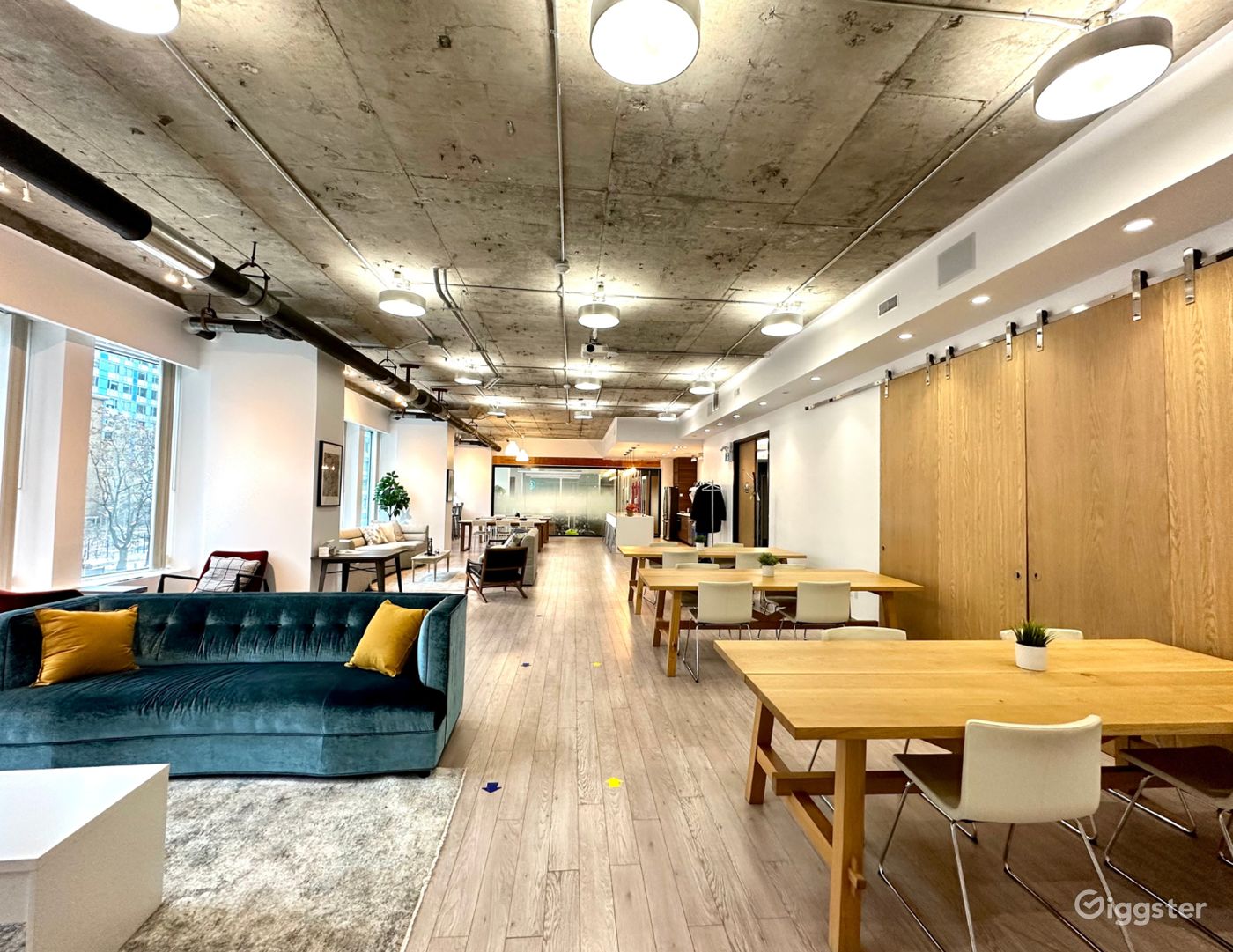 Versatile event space /lounge area in Toronto | Rent this location on ...