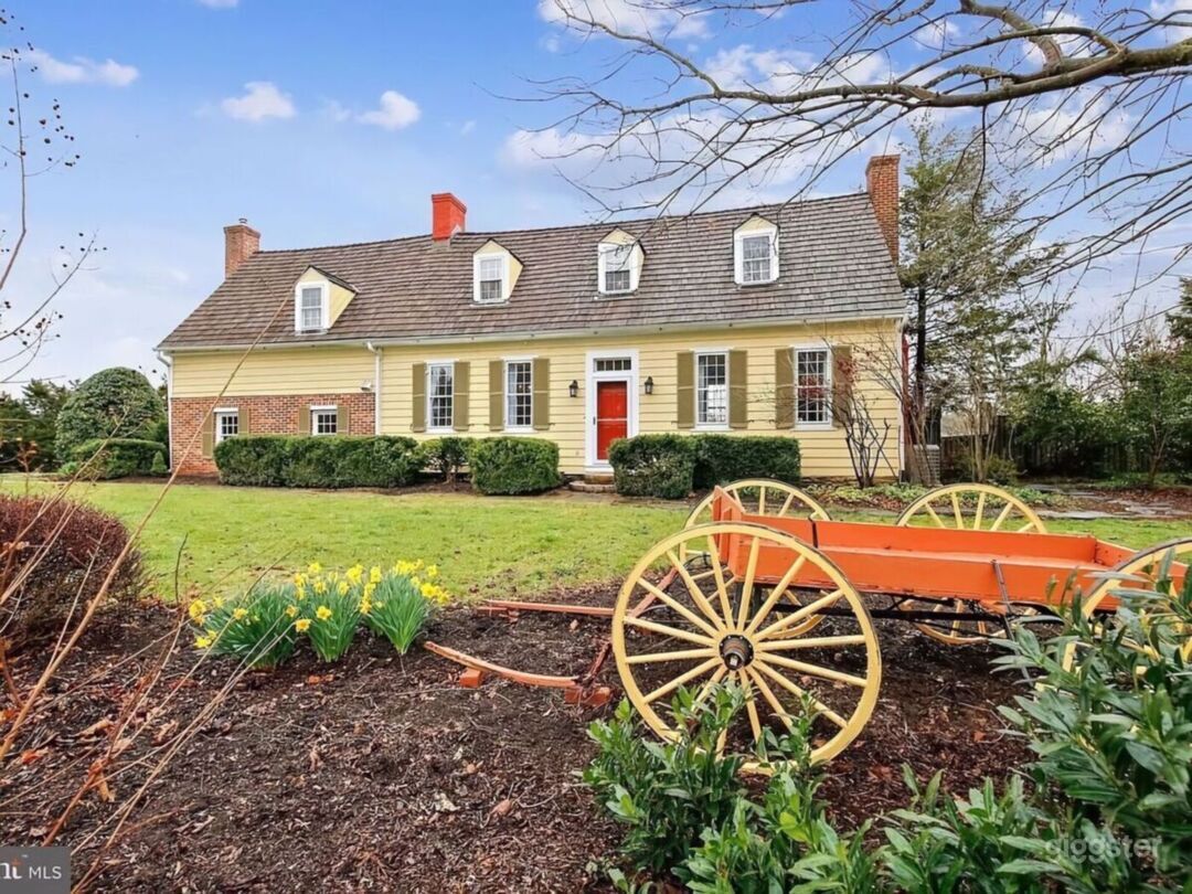 Picturesque 18th Century Cape Cod with Acreage, Barn & Creek | Rent ...