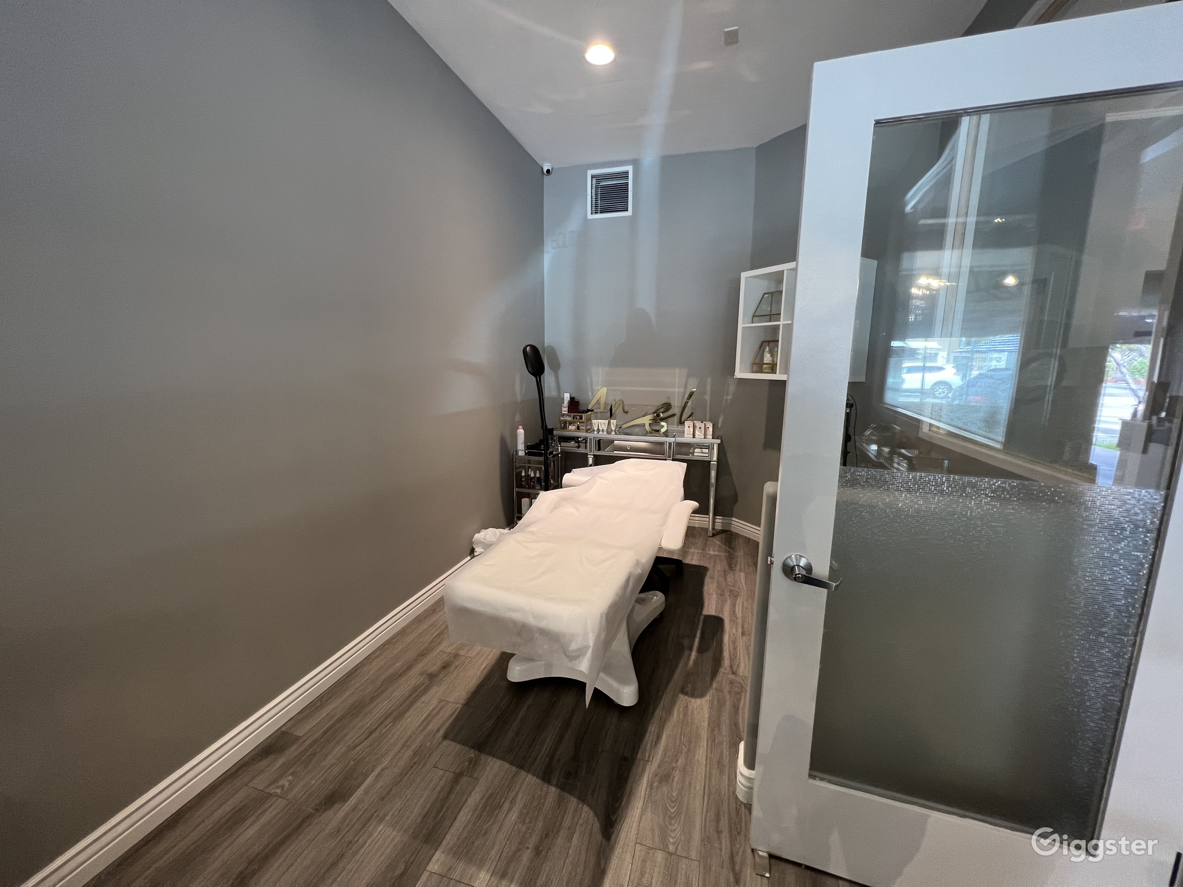 Modern Med SPA | Rent this location on Giggster