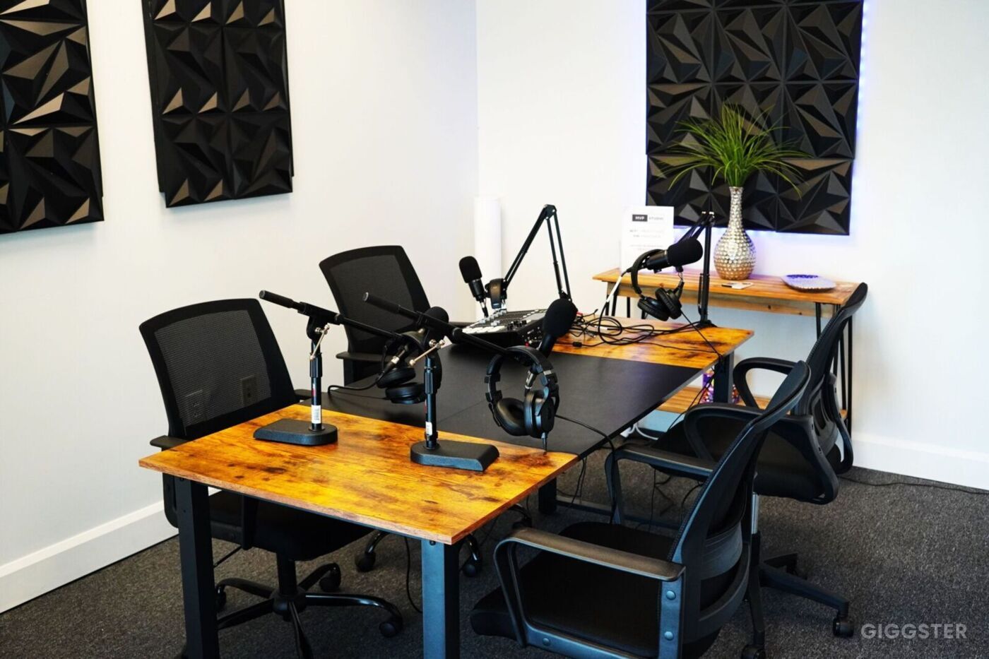 Hi-tech Podcasting Studio | Rent this location on Giggster