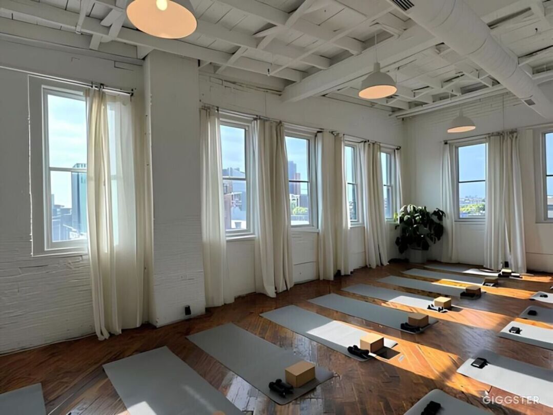 Downtown Rustic Yoga Studio in Columbus | Rent this location on Giggster
